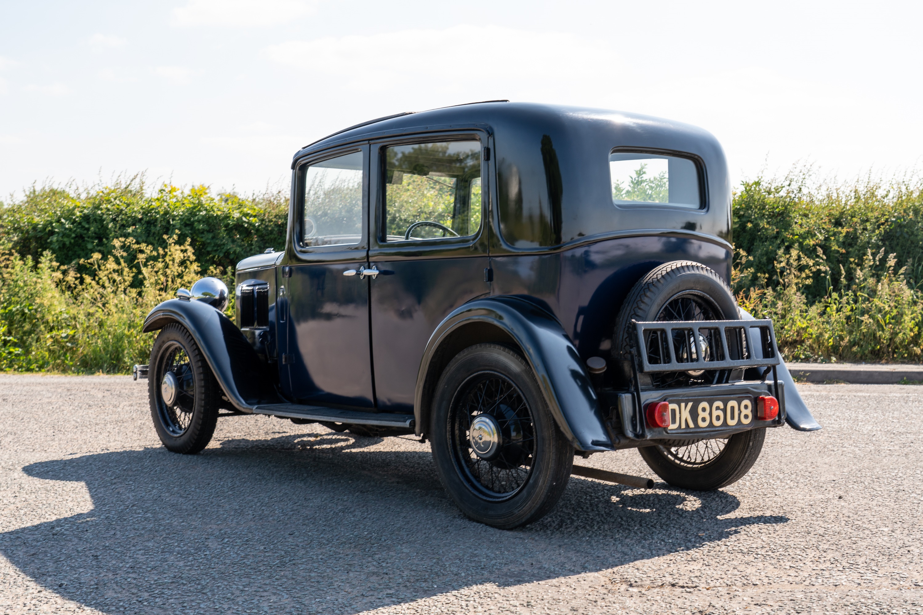Lot 6 - 1933 Austin 10 Saloon