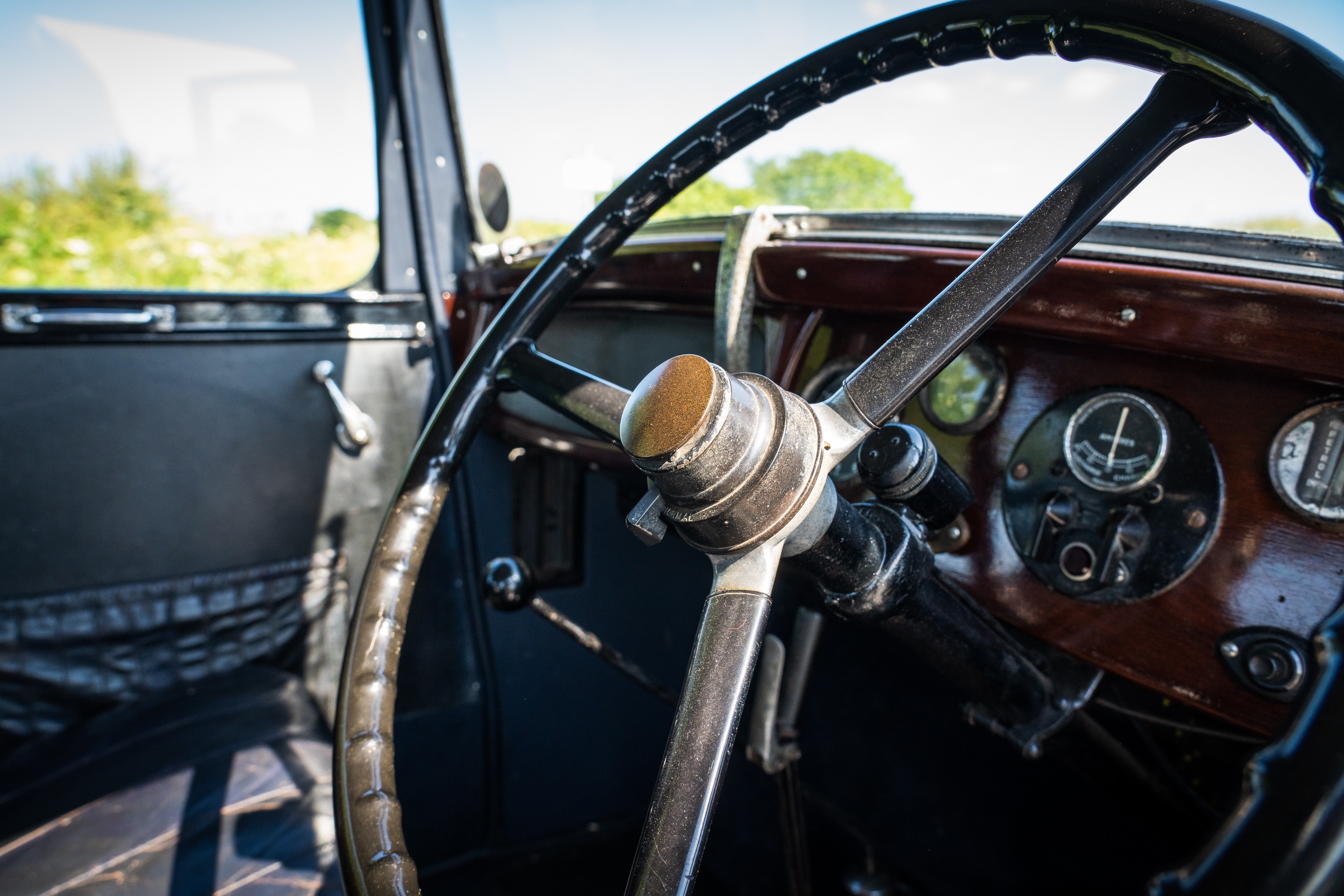 Lot 6 - 1933 Austin 10 Saloon