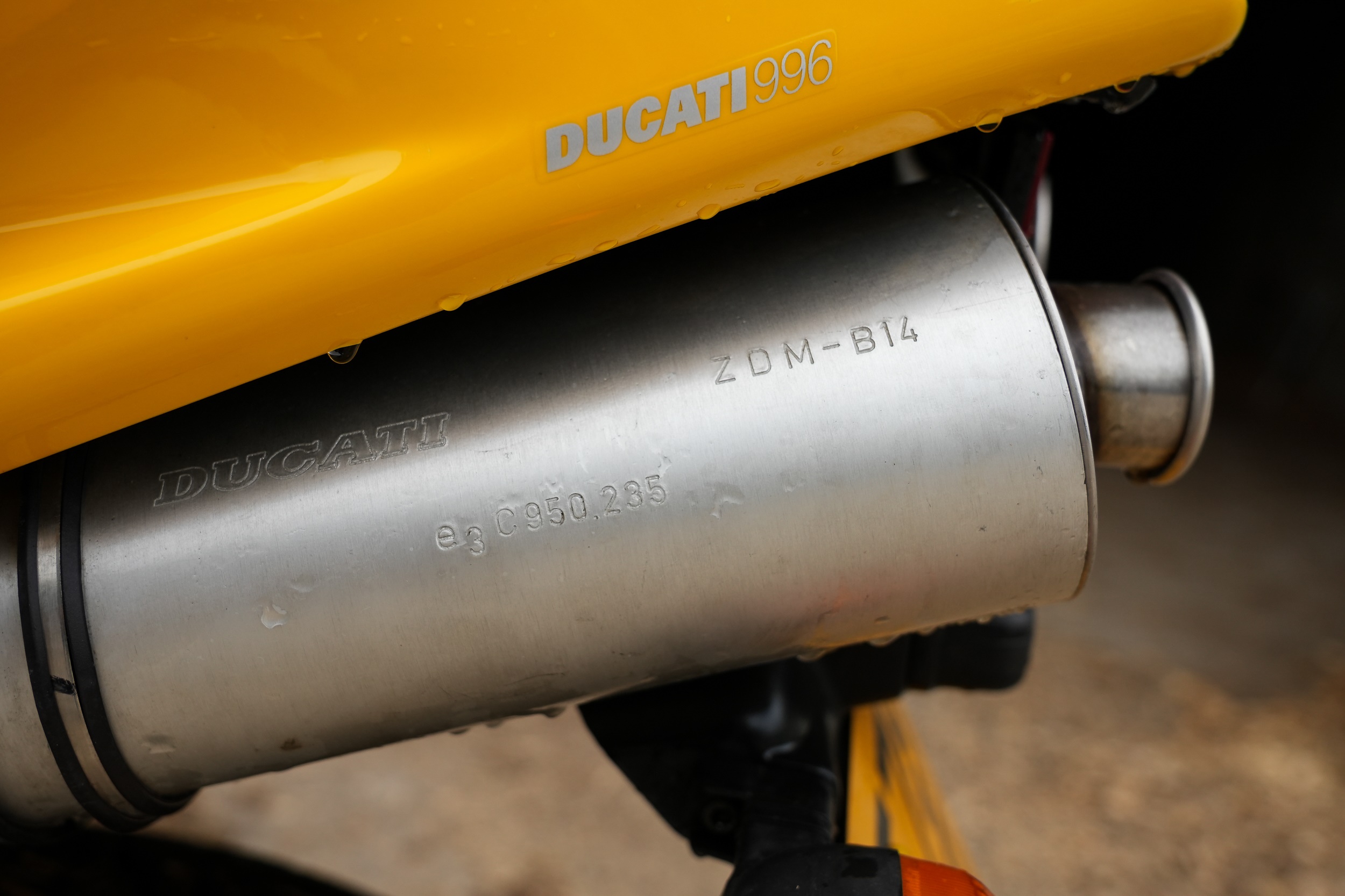 Lot 174 - 1999 Ducati 996