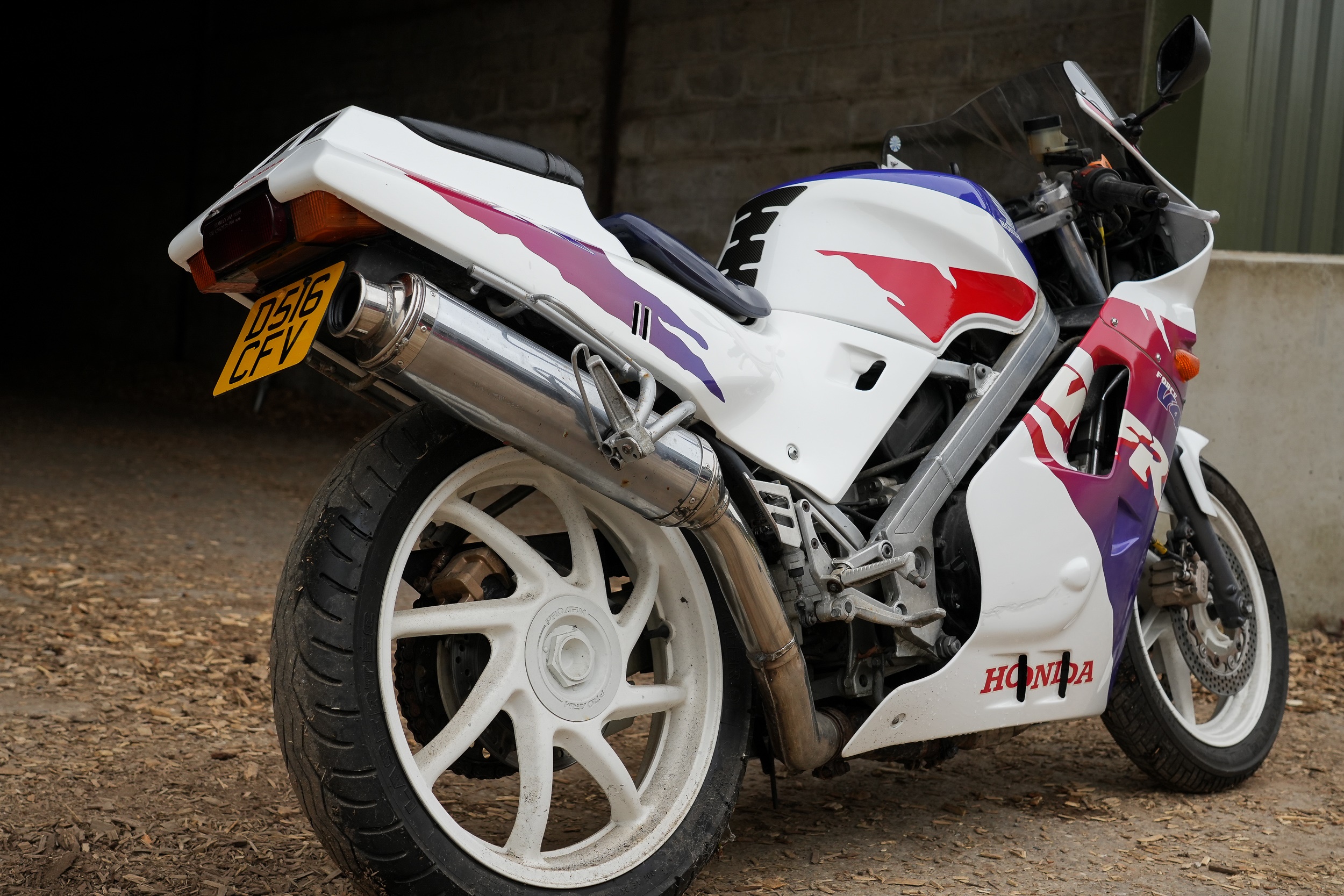 Lot 187 - 1995 Honda VFR400 NC24