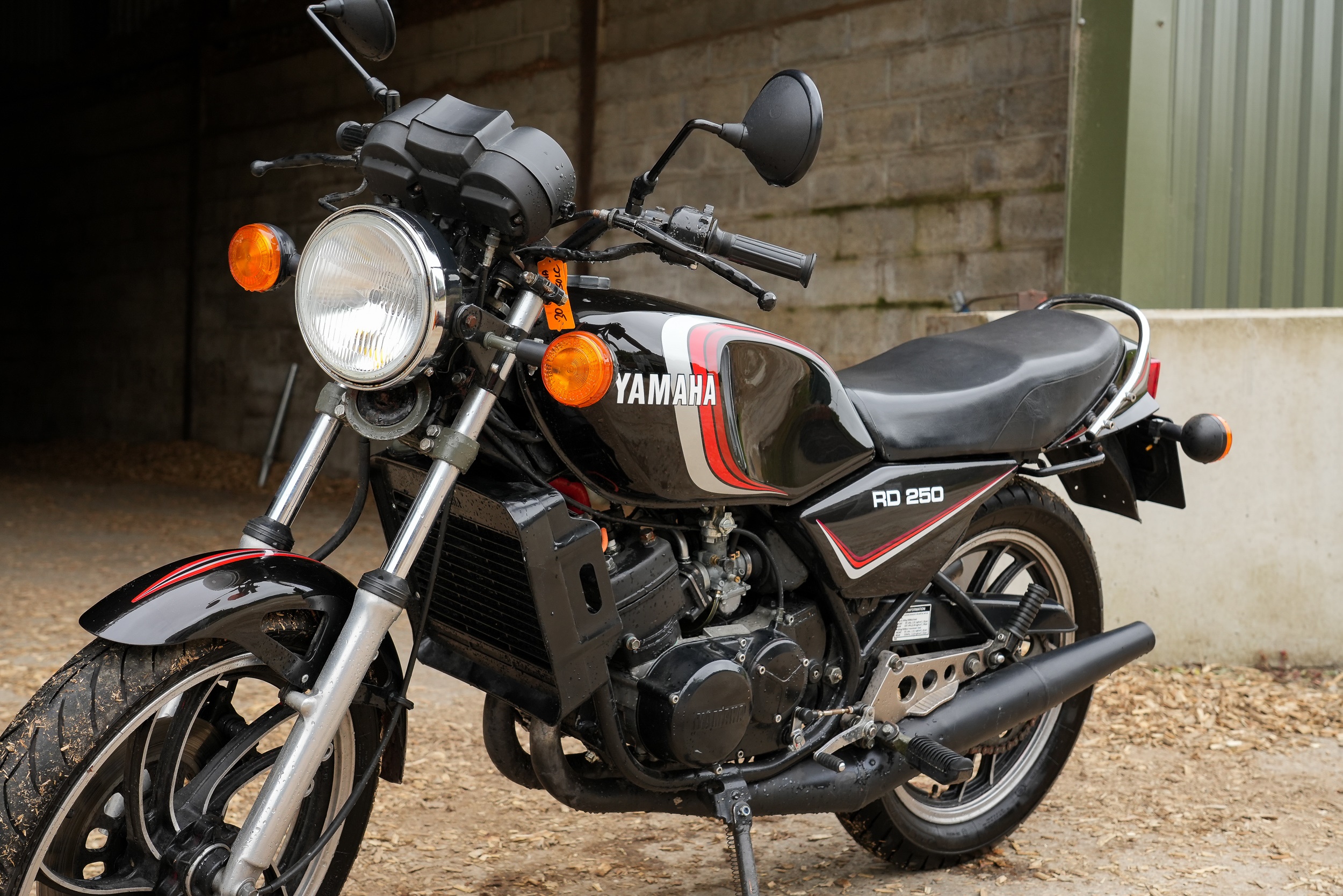 Lot 196 - 1983 Yamaha RD250LC