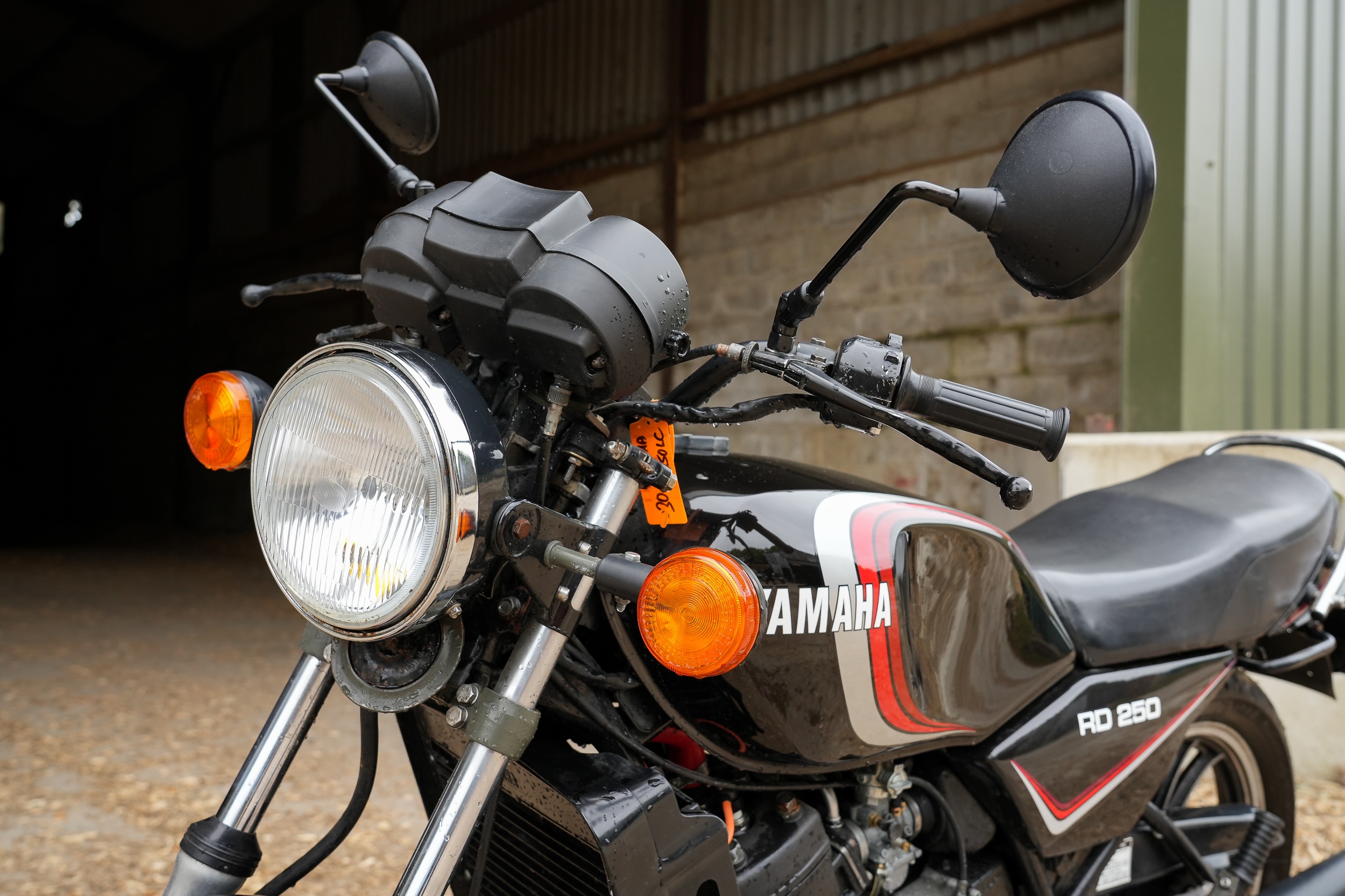 Lot 196 - 1983 Yamaha RD250LC