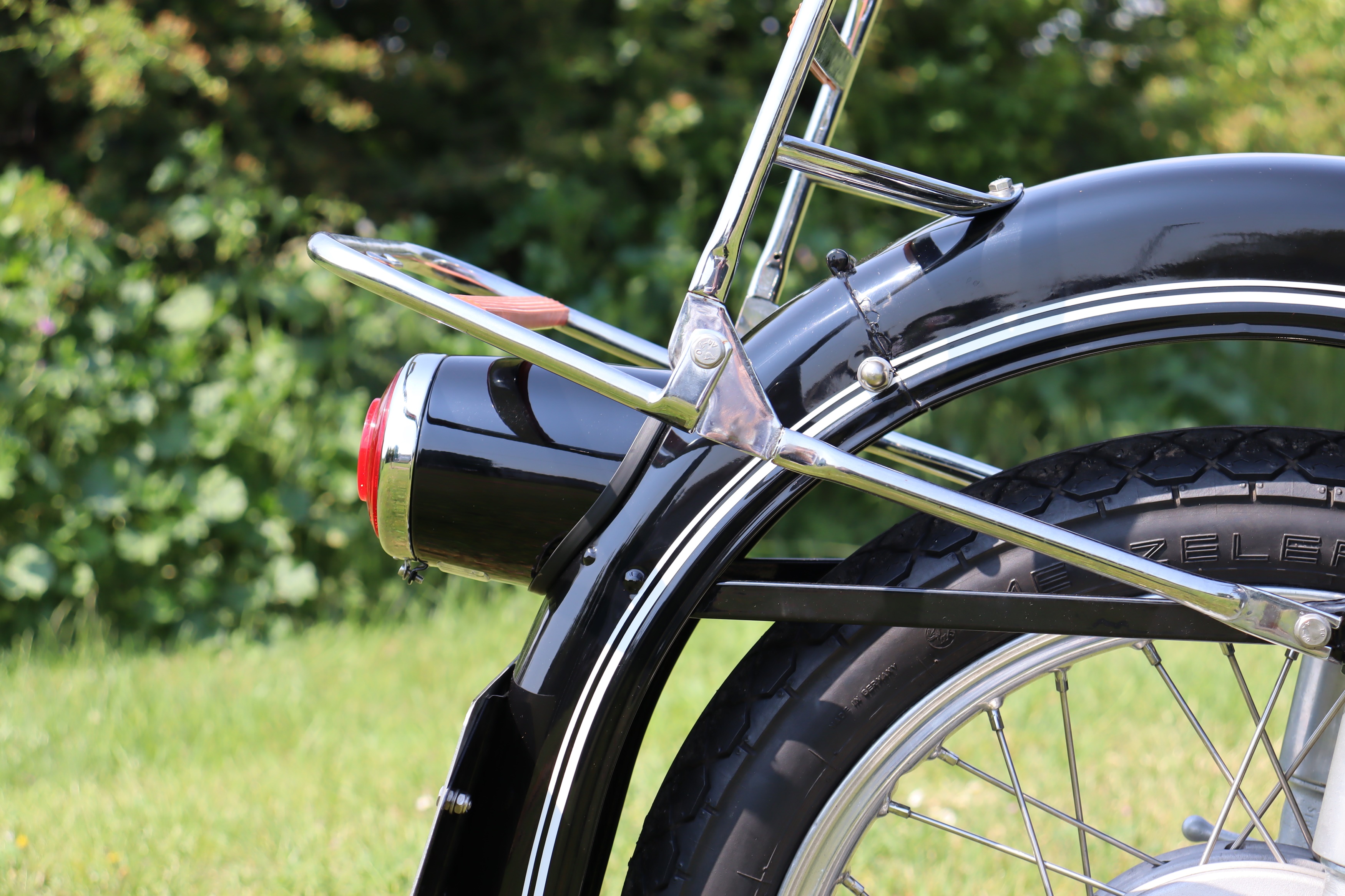 Lot 257 - 1964 BMW R27