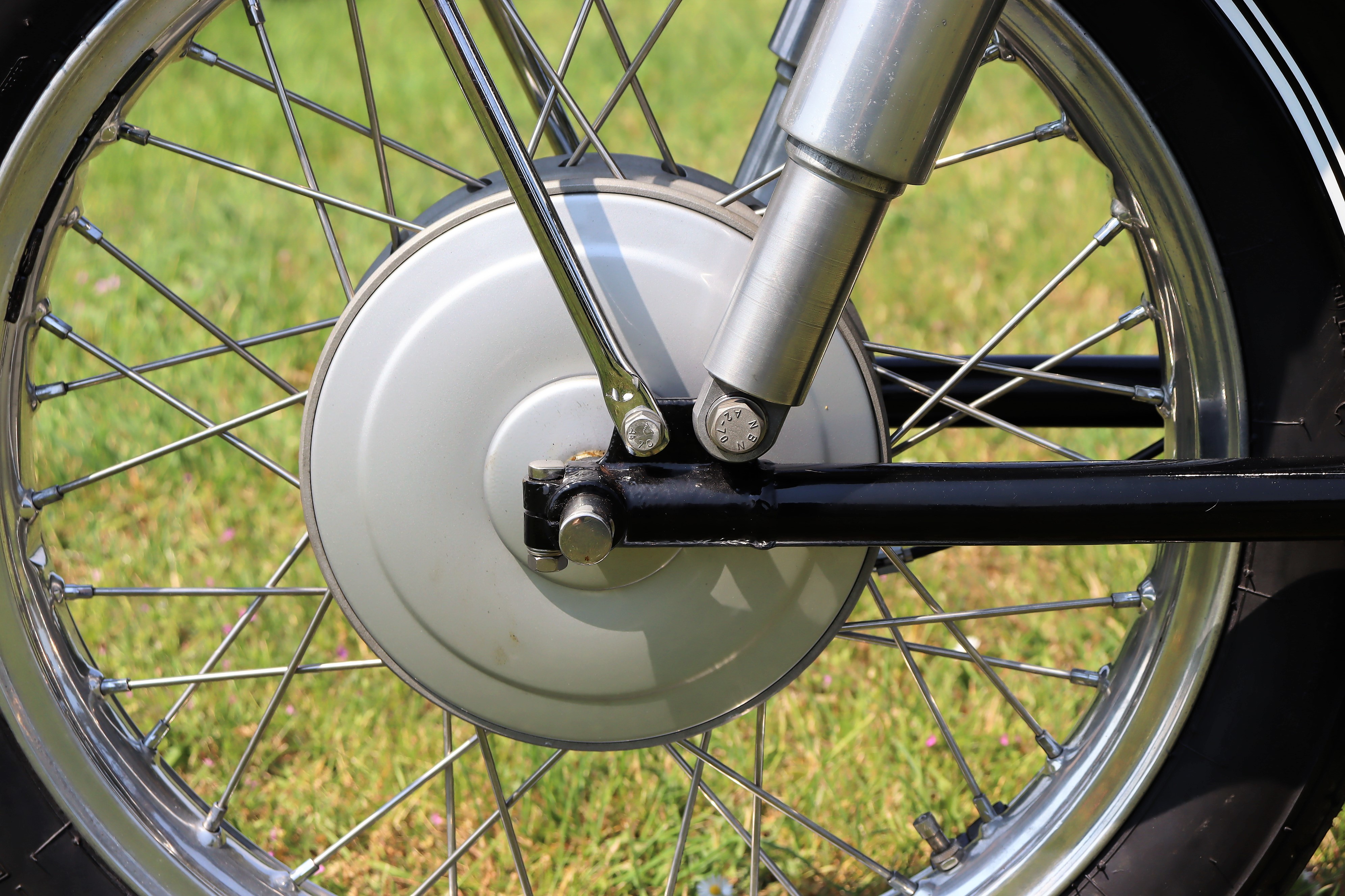 Lot 257 - 1964 BMW R27