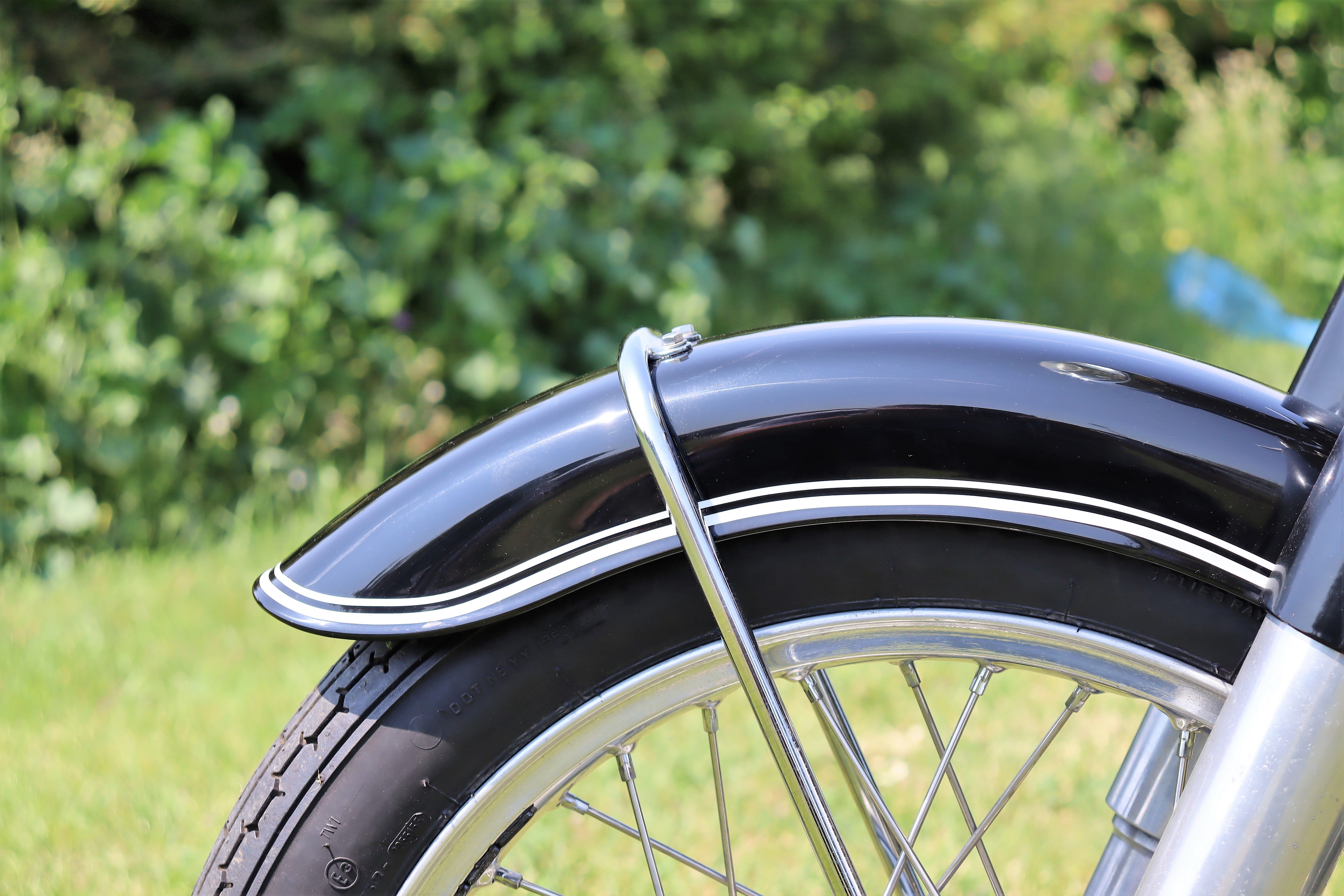 Lot 257 - 1964 BMW R27