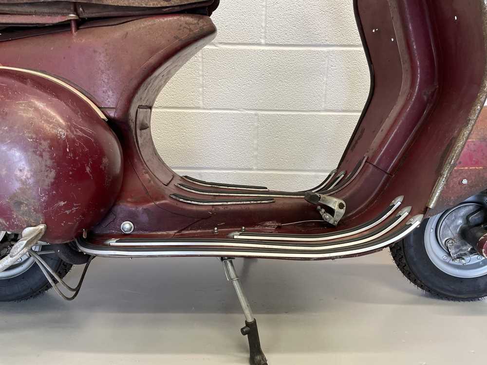 Lot 24 - 1957 Vespa Douglas 92L2