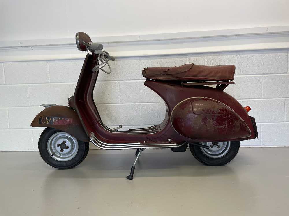 Lot 24 - 1957 Vespa Douglas 92L2