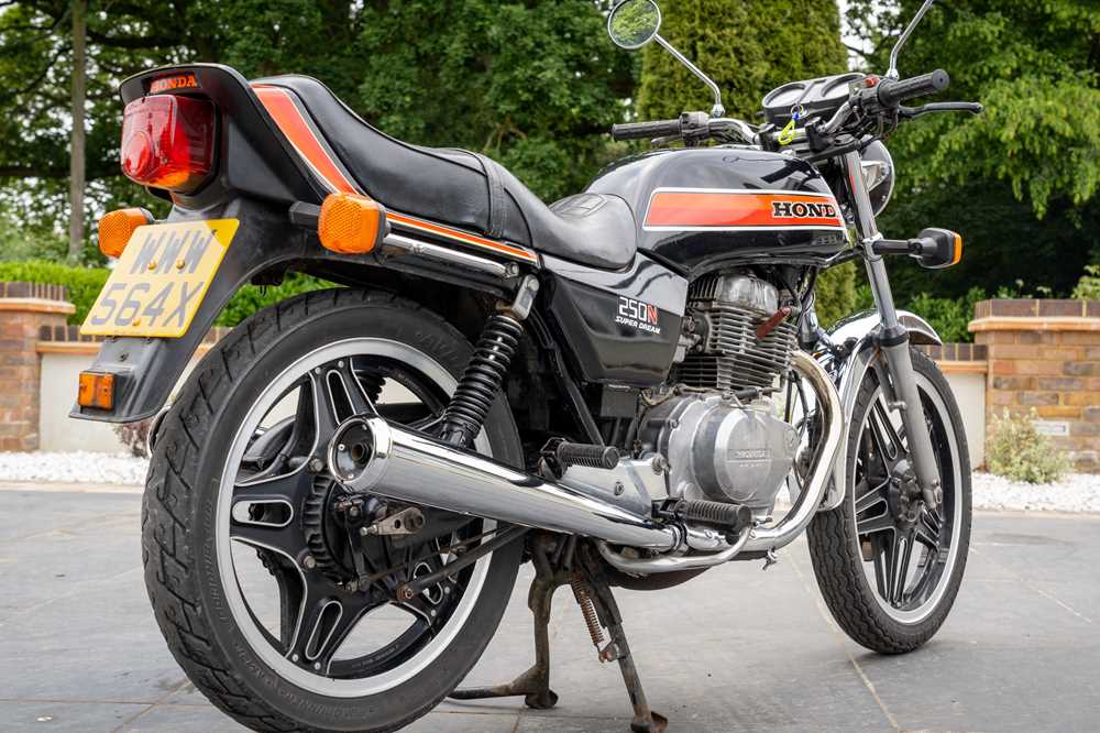 Lot 284 - 1981 Honda CB250N Superdream