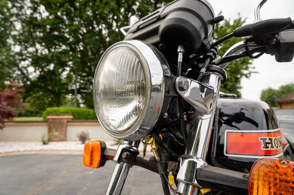 Lot 284 - 1981 Honda CB250N Superdream