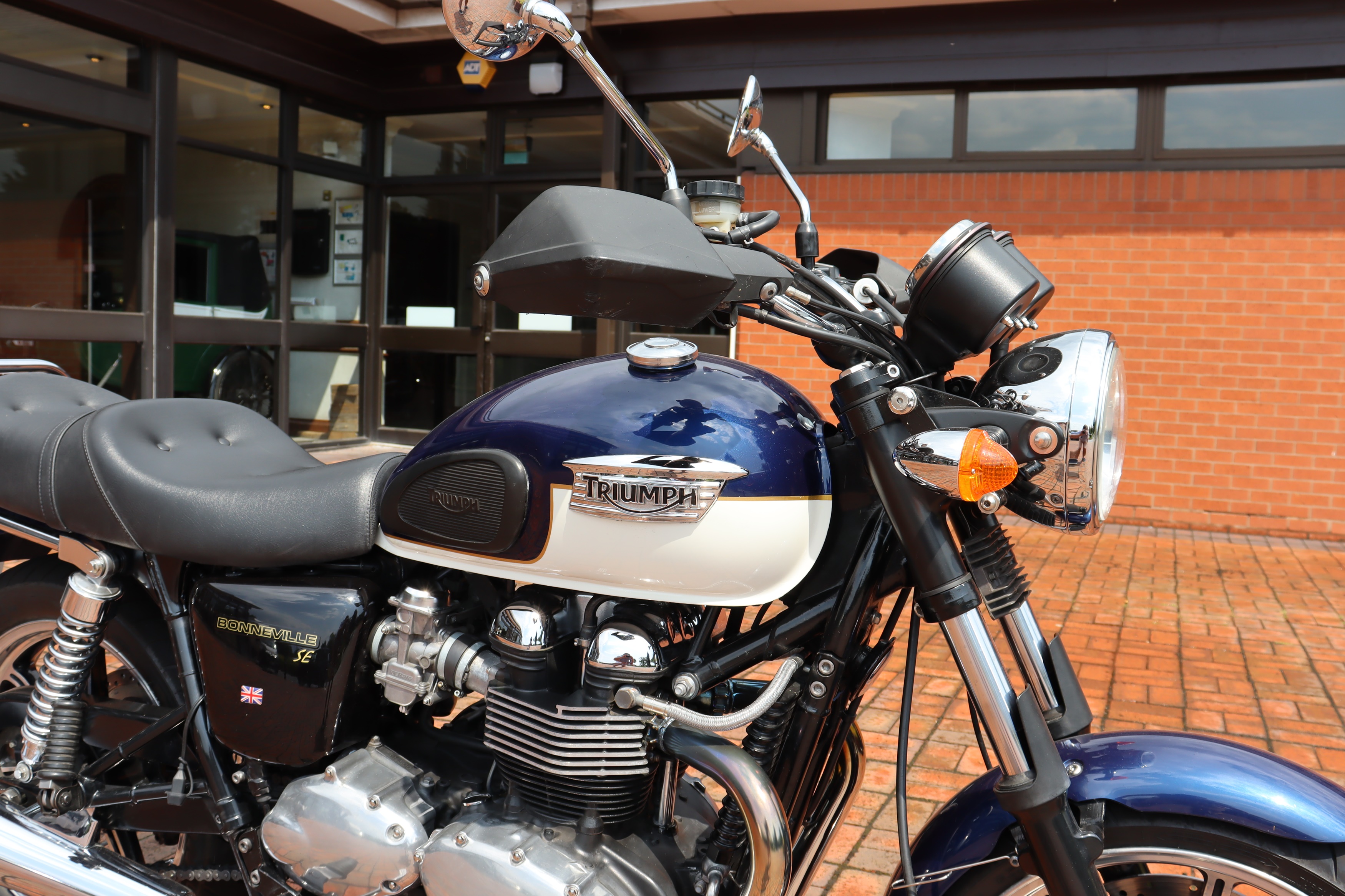 Lot 111 - 2009 Triumph Bonneville 865 SE