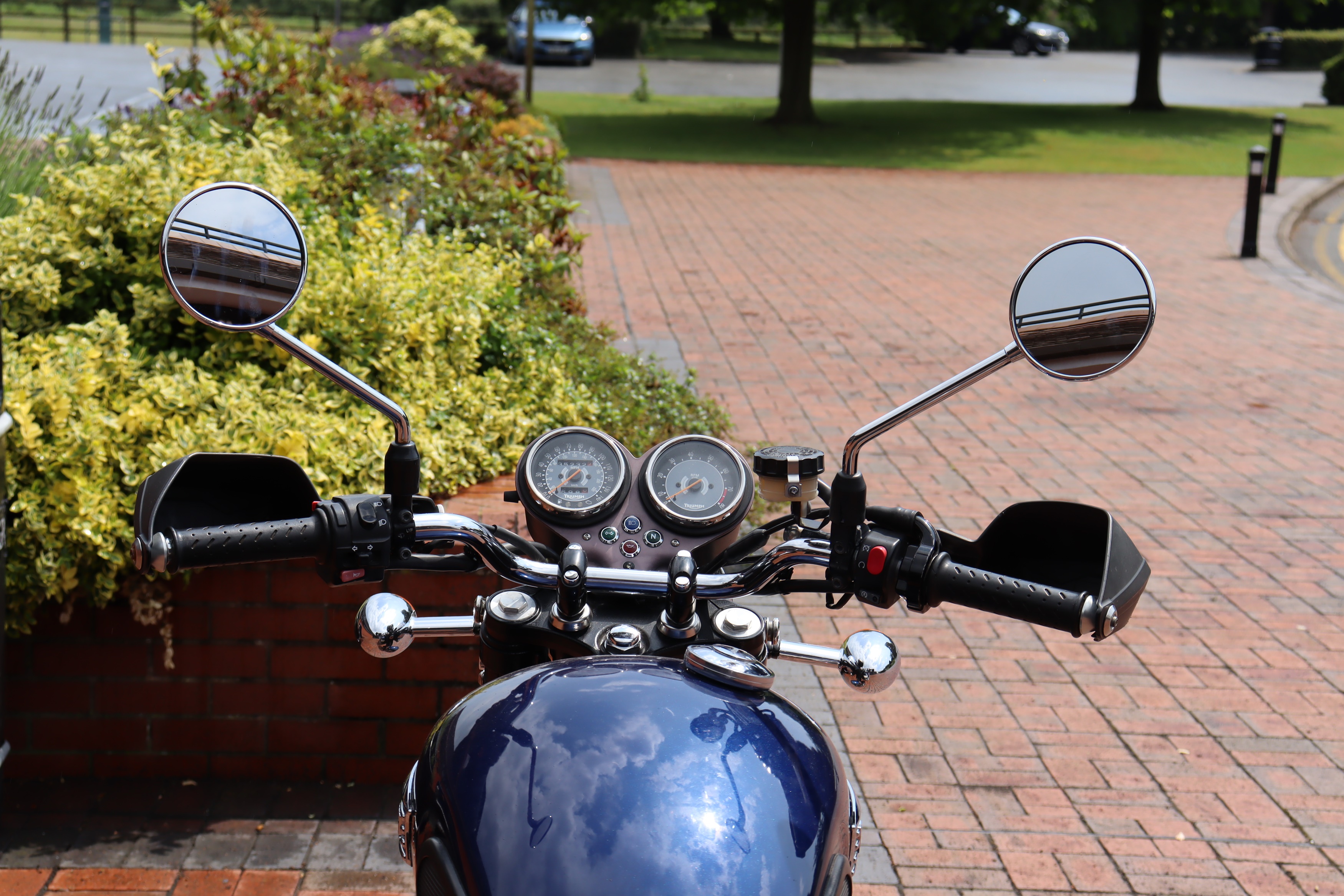 Lot 111 - 2009 Triumph Bonneville 865 SE