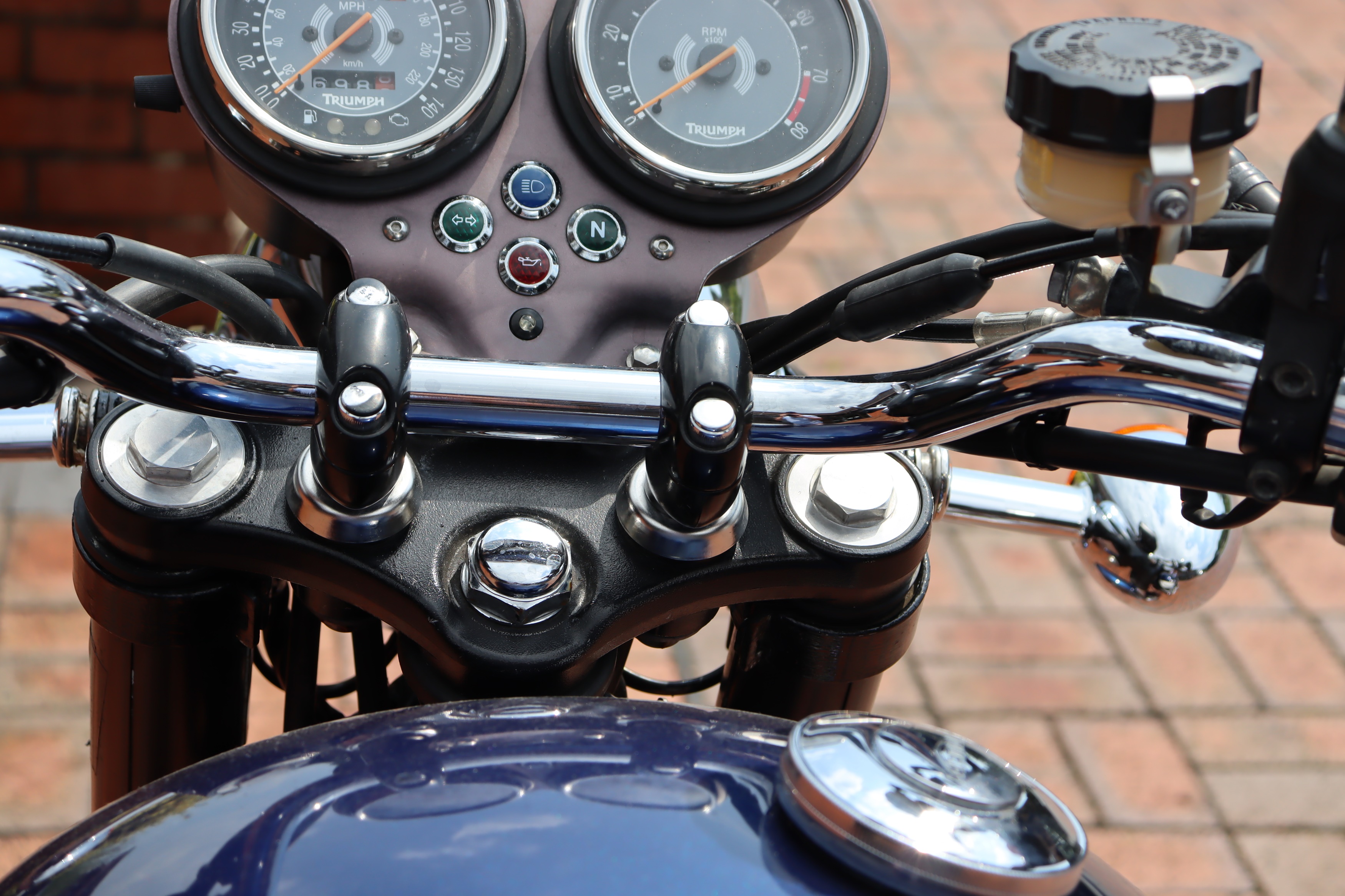 Lot 111 - 2009 Triumph Bonneville 865 SE