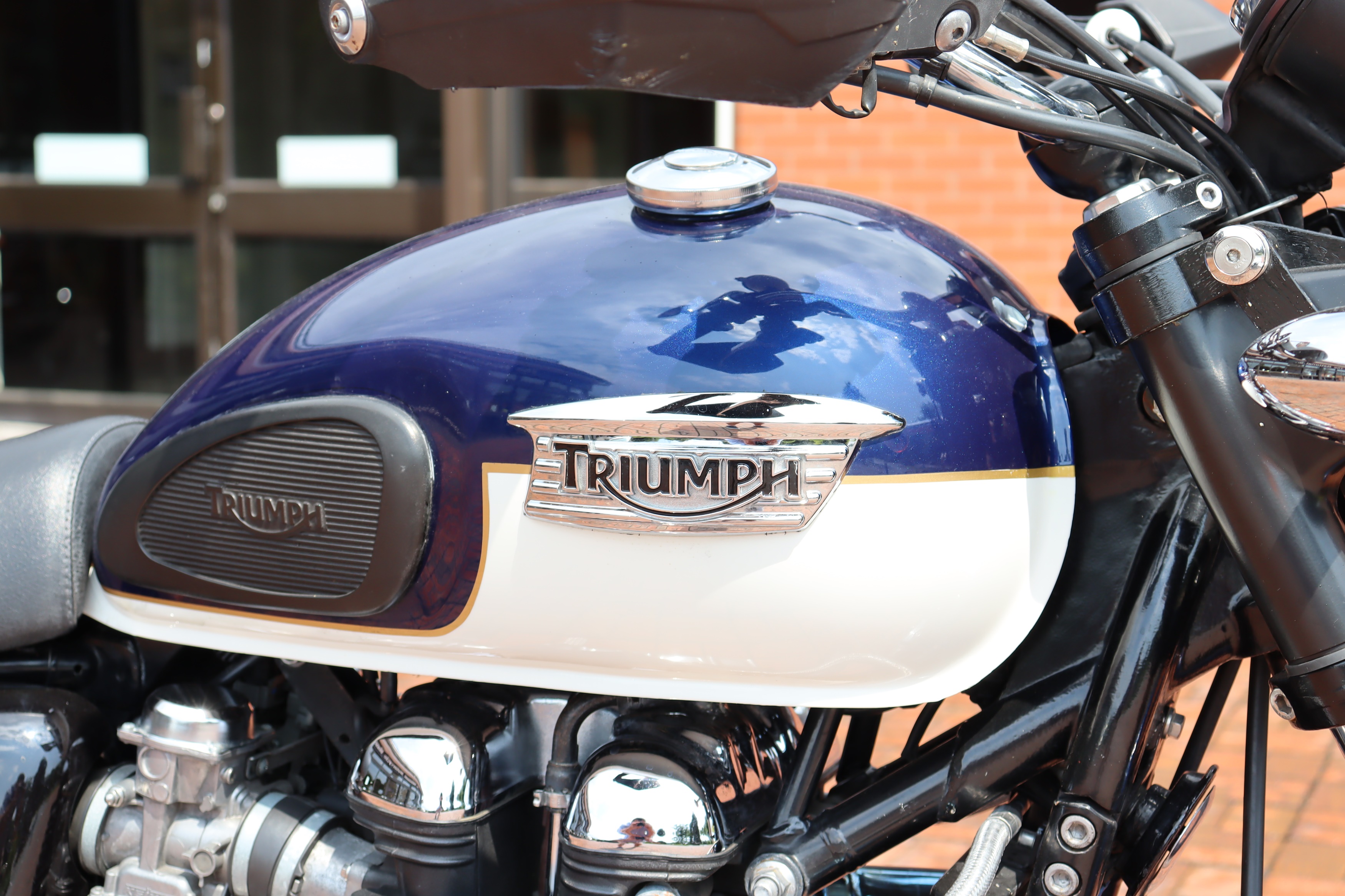 Lot 111 - 2009 Triumph Bonneville 865 SE