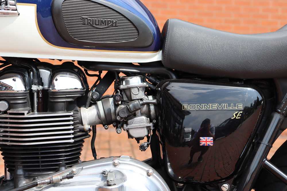 Lot 111 - 2009 Triumph Bonneville 865 SE