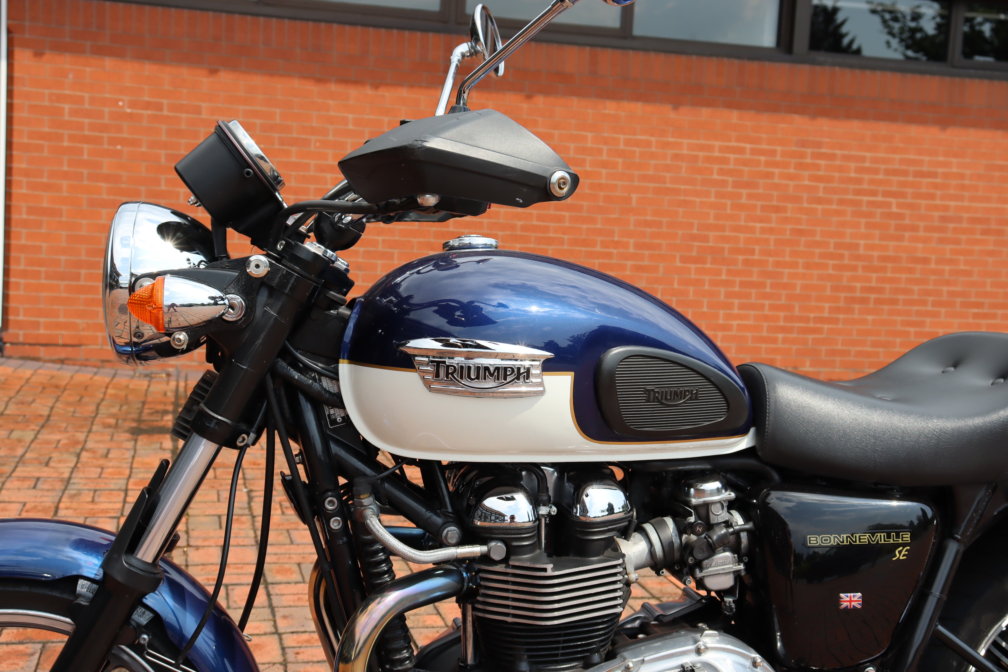 Lot 111 - 2009 Triumph Bonneville 865 SE
