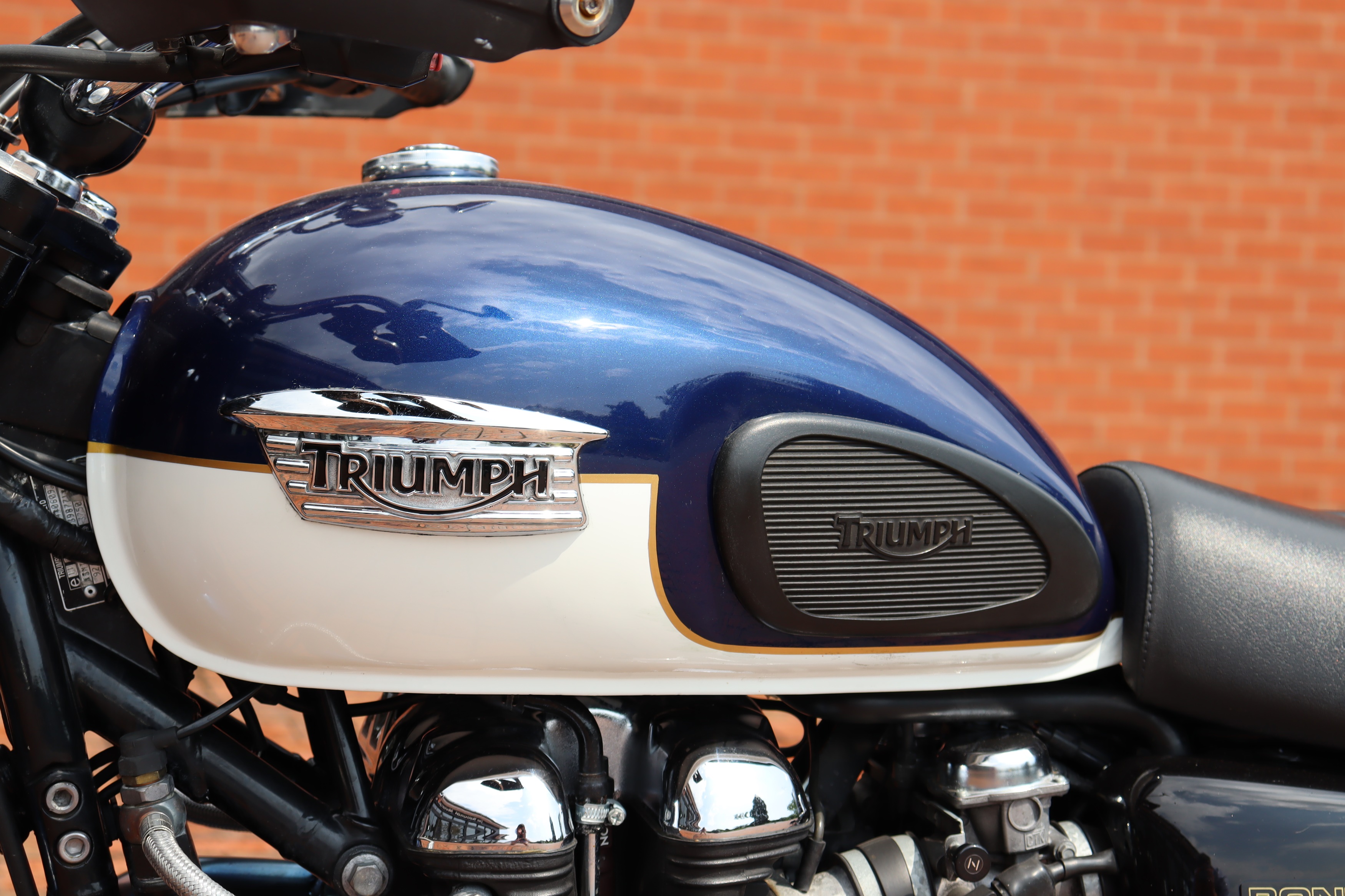 Lot 111 - 2009 Triumph Bonneville 865 SE