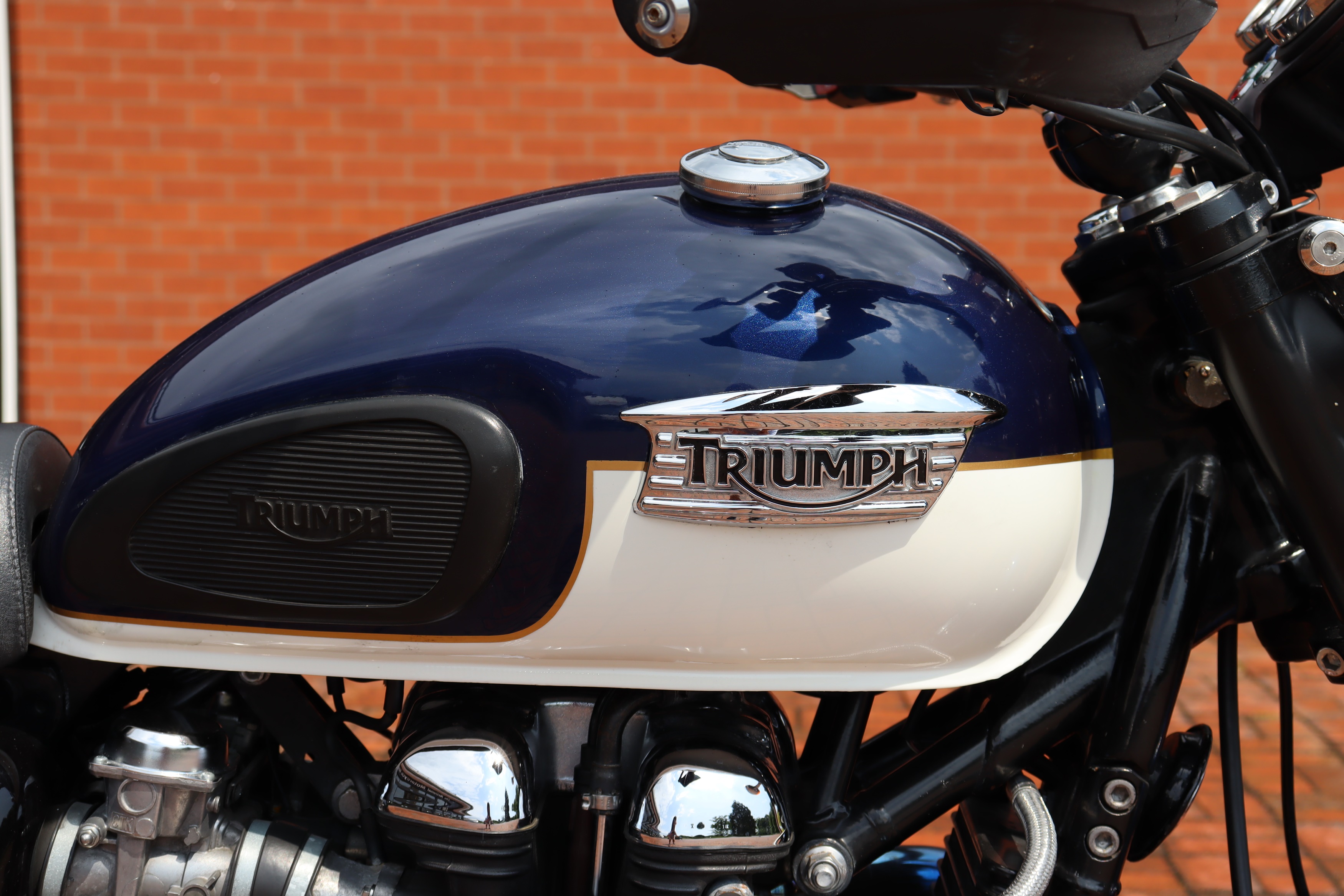Lot 111 - 2009 Triumph Bonneville 865 SE