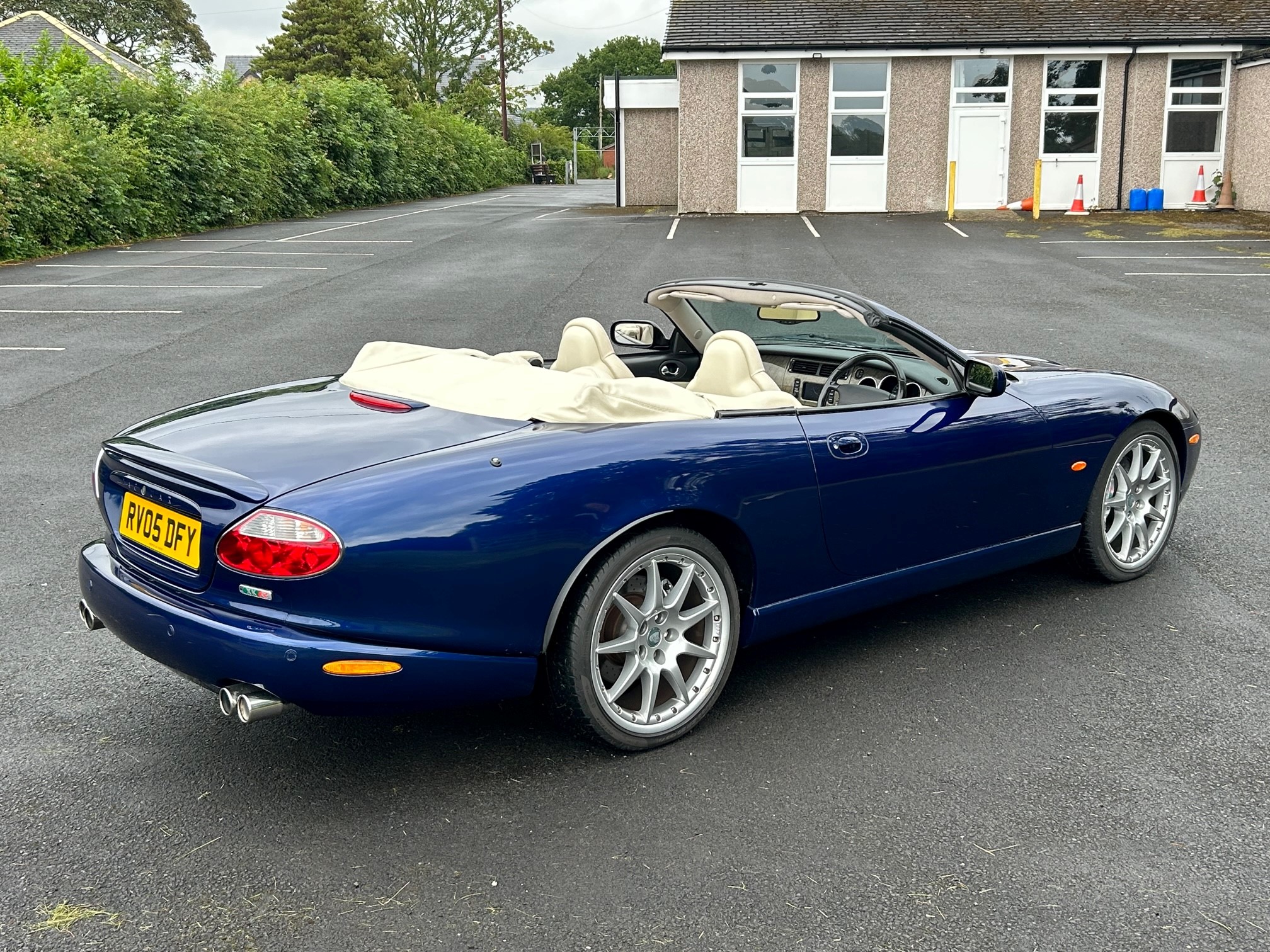 Lot 40 - 2005 Jaguar XKR Convertible