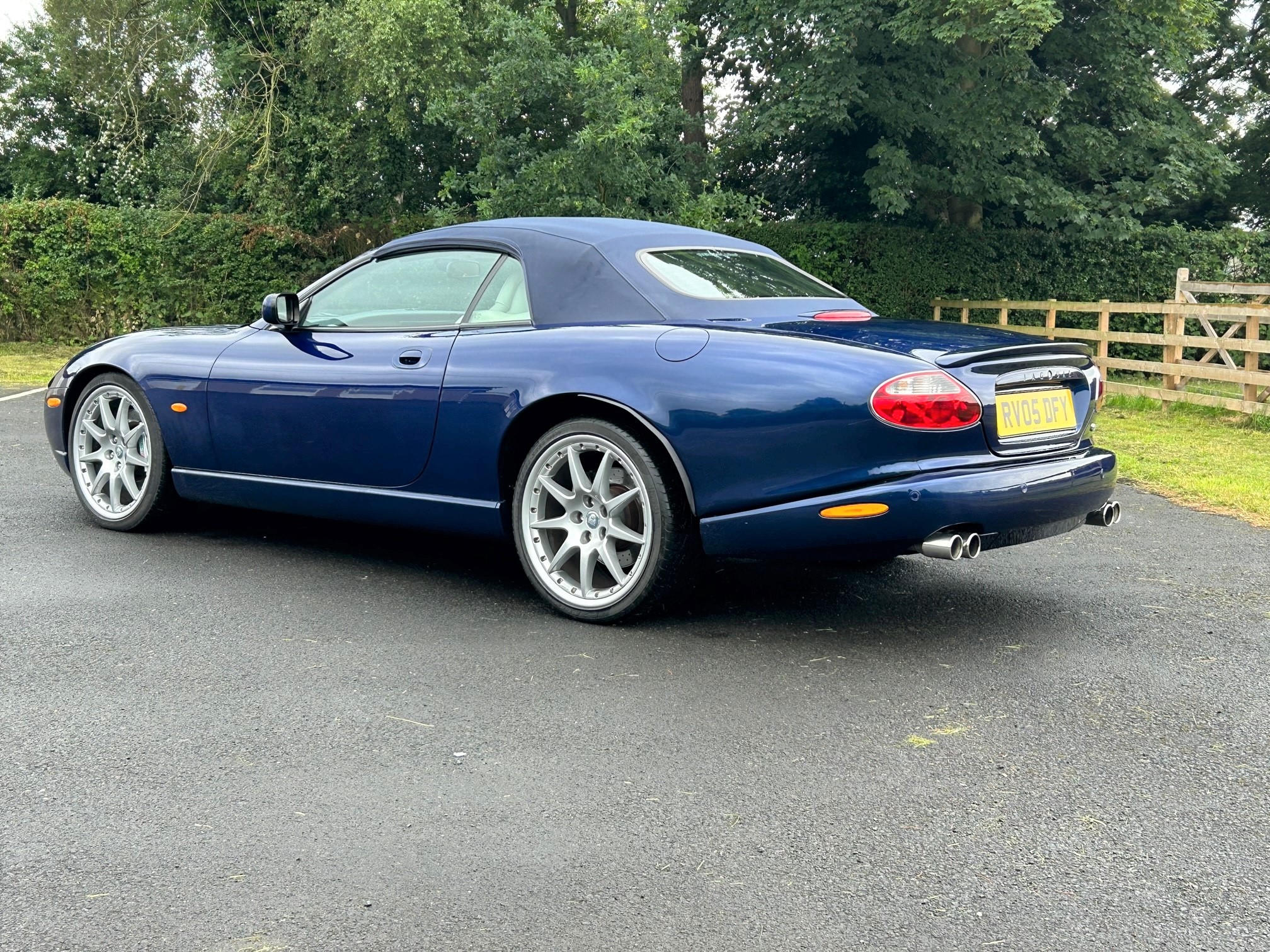 Lot 40 - 2005 Jaguar XKR Convertible