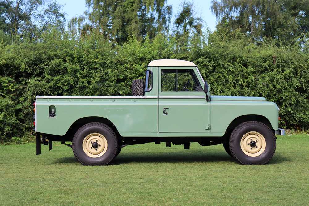 Lot 80 - 1977 Land Rover Series III 109