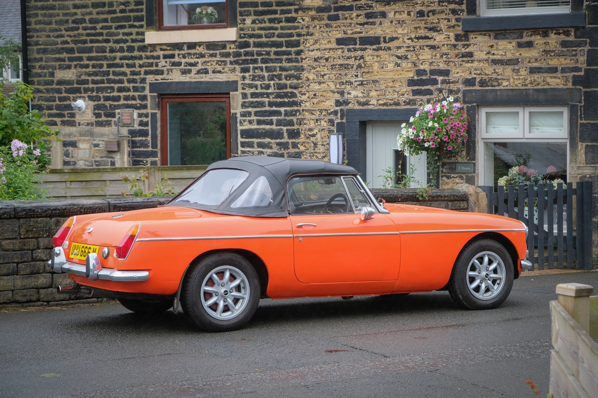 Lot 84 - 1973 MG B Roadster