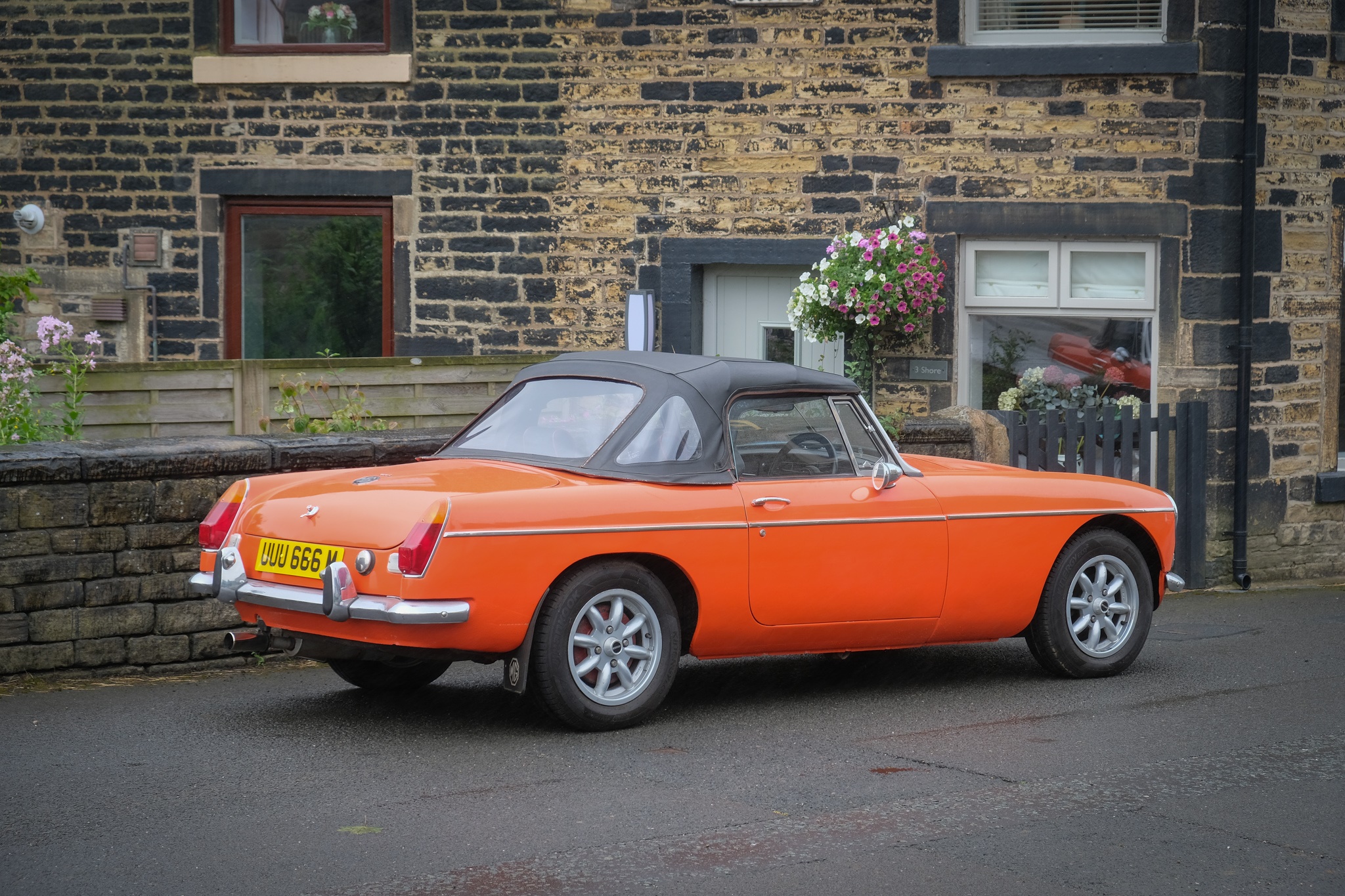 Lot 84 - 1973 MG B Roadster