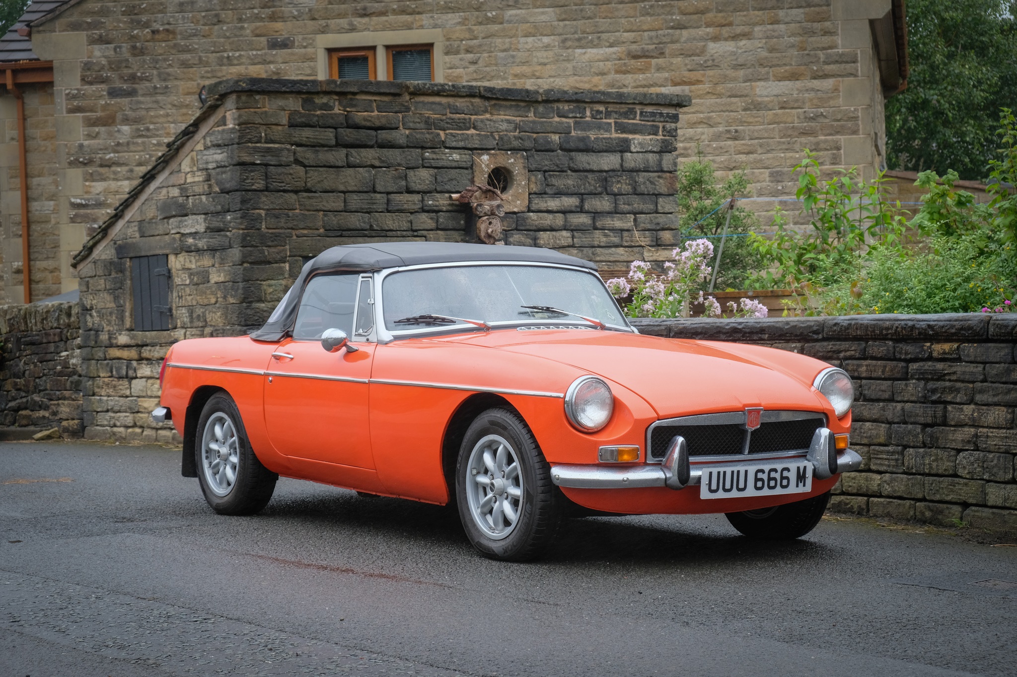 Lot 84 - 1973 MG B Roadster