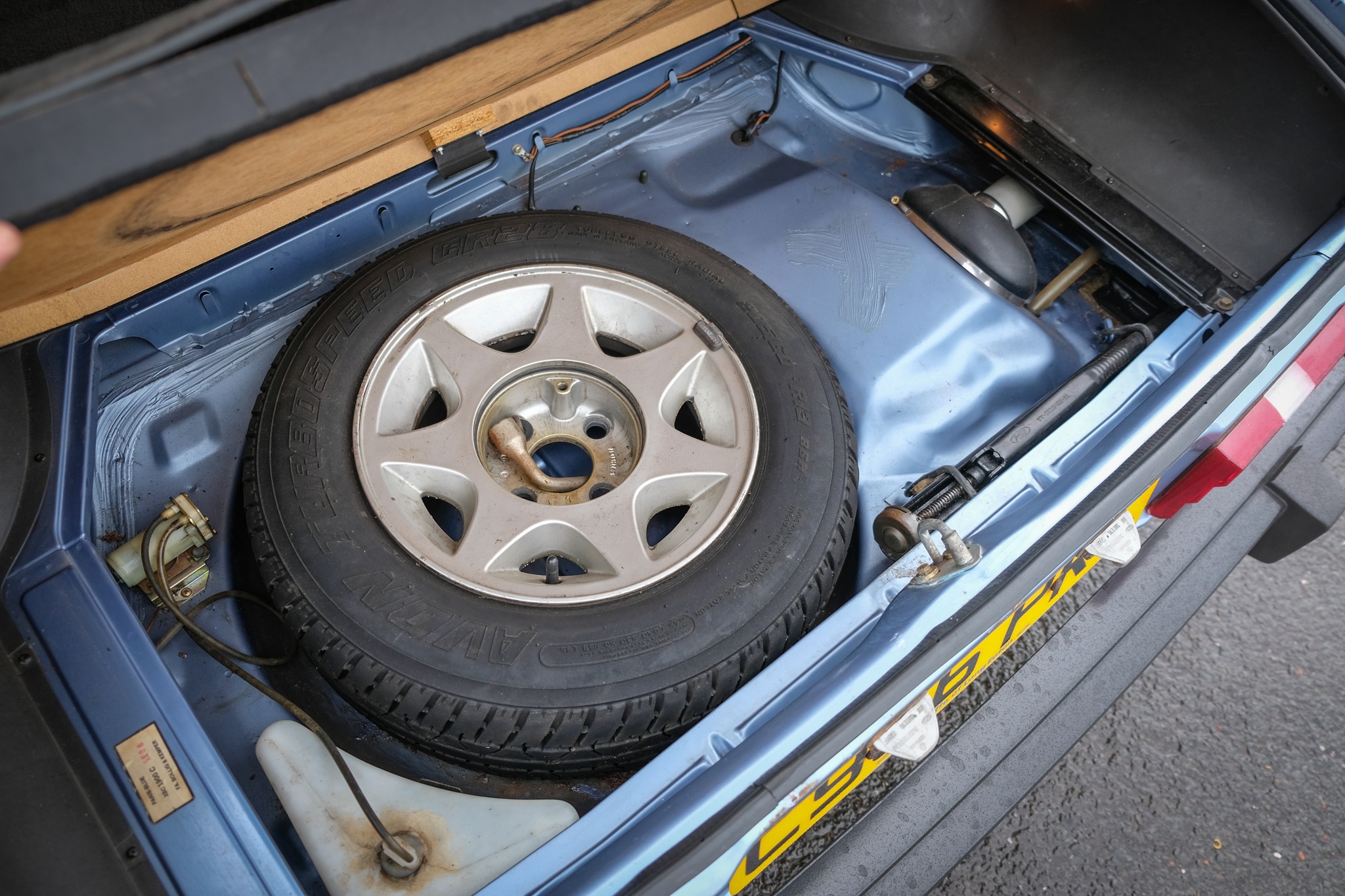Lot 22 - 1986 Ford Capri 2.8i Special