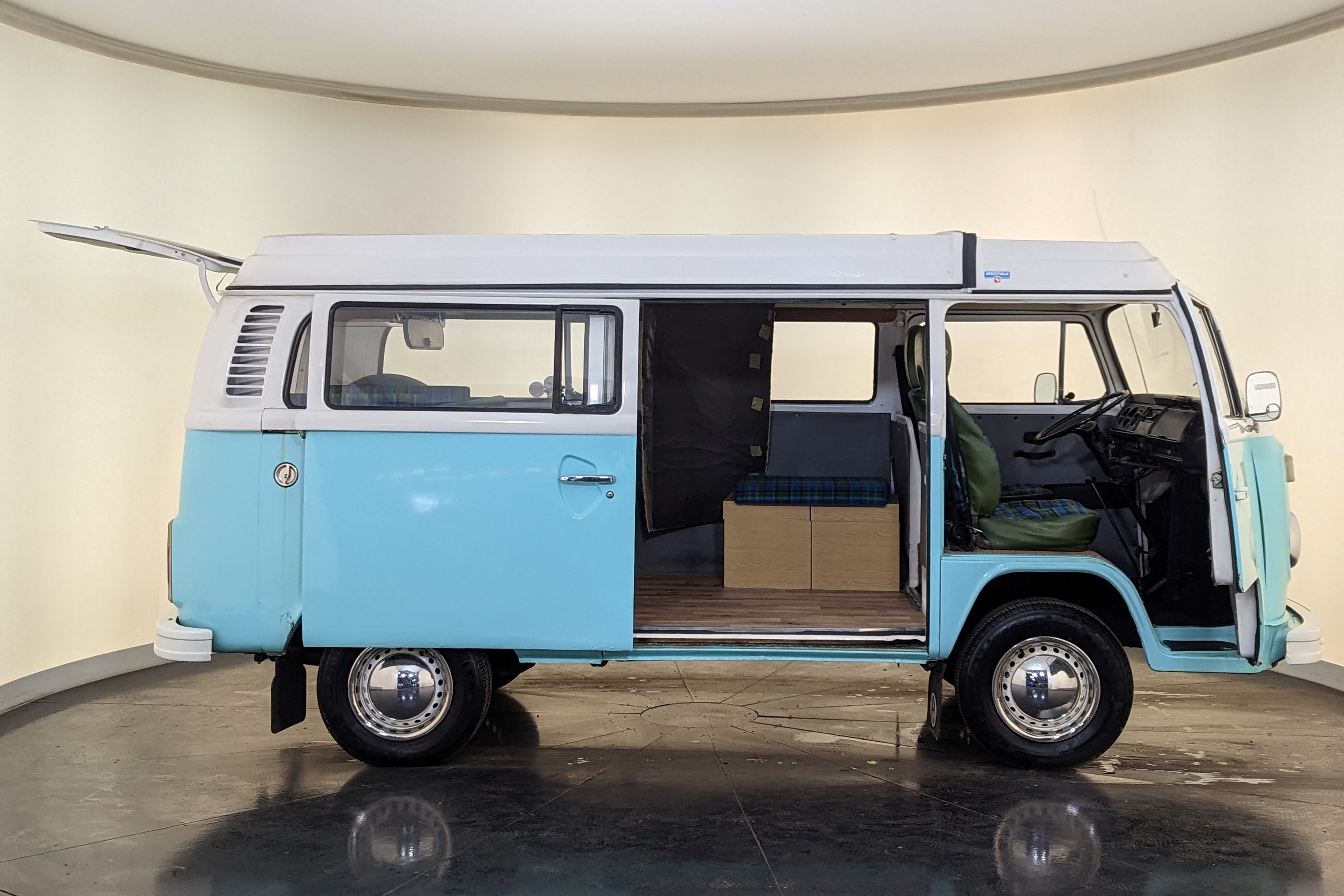 Lot 121 - 1975 Volkswagen Type 2 Camper Van