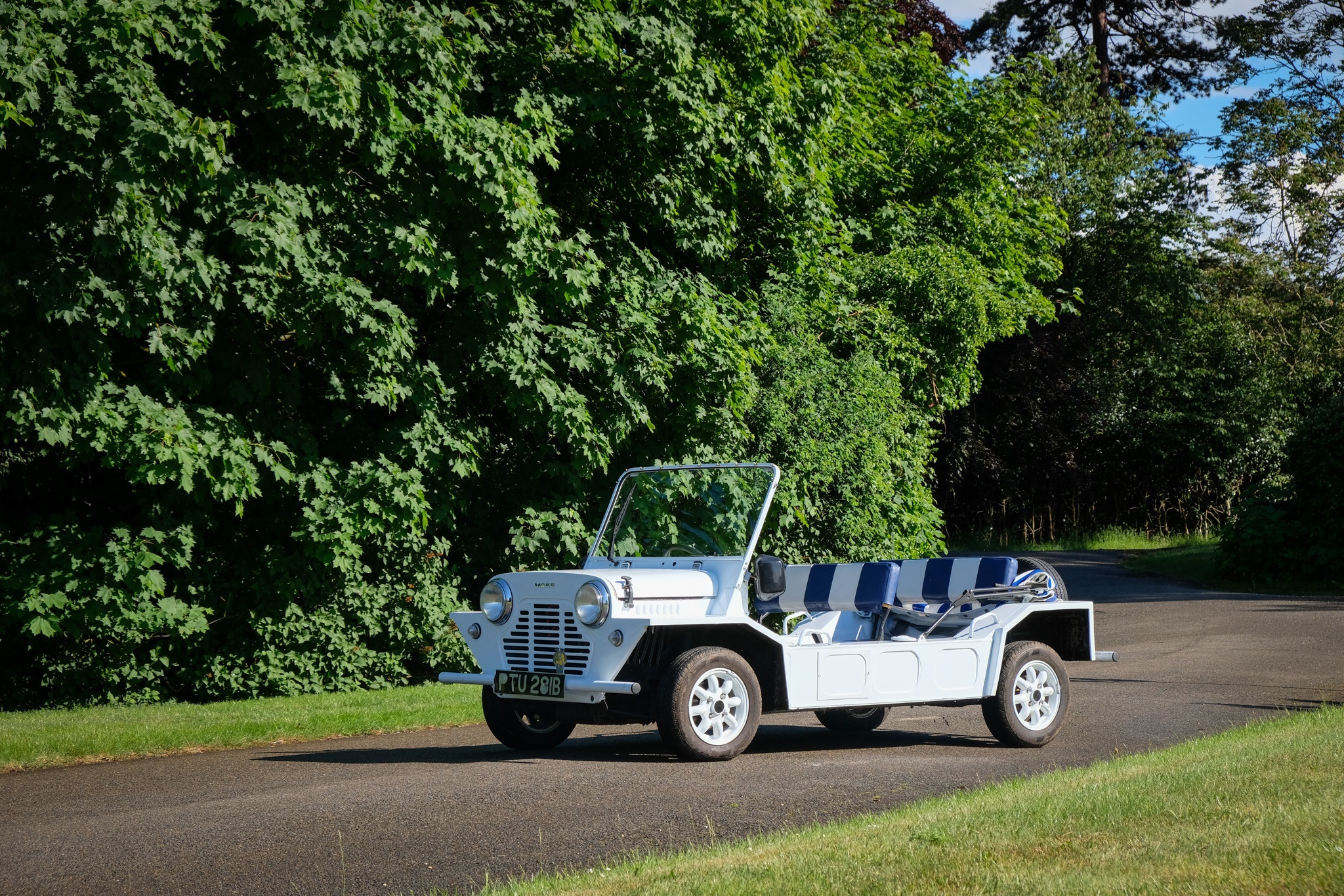 Lot 99 - 1964 Austin Mini Moke 'Live and Let Die'
