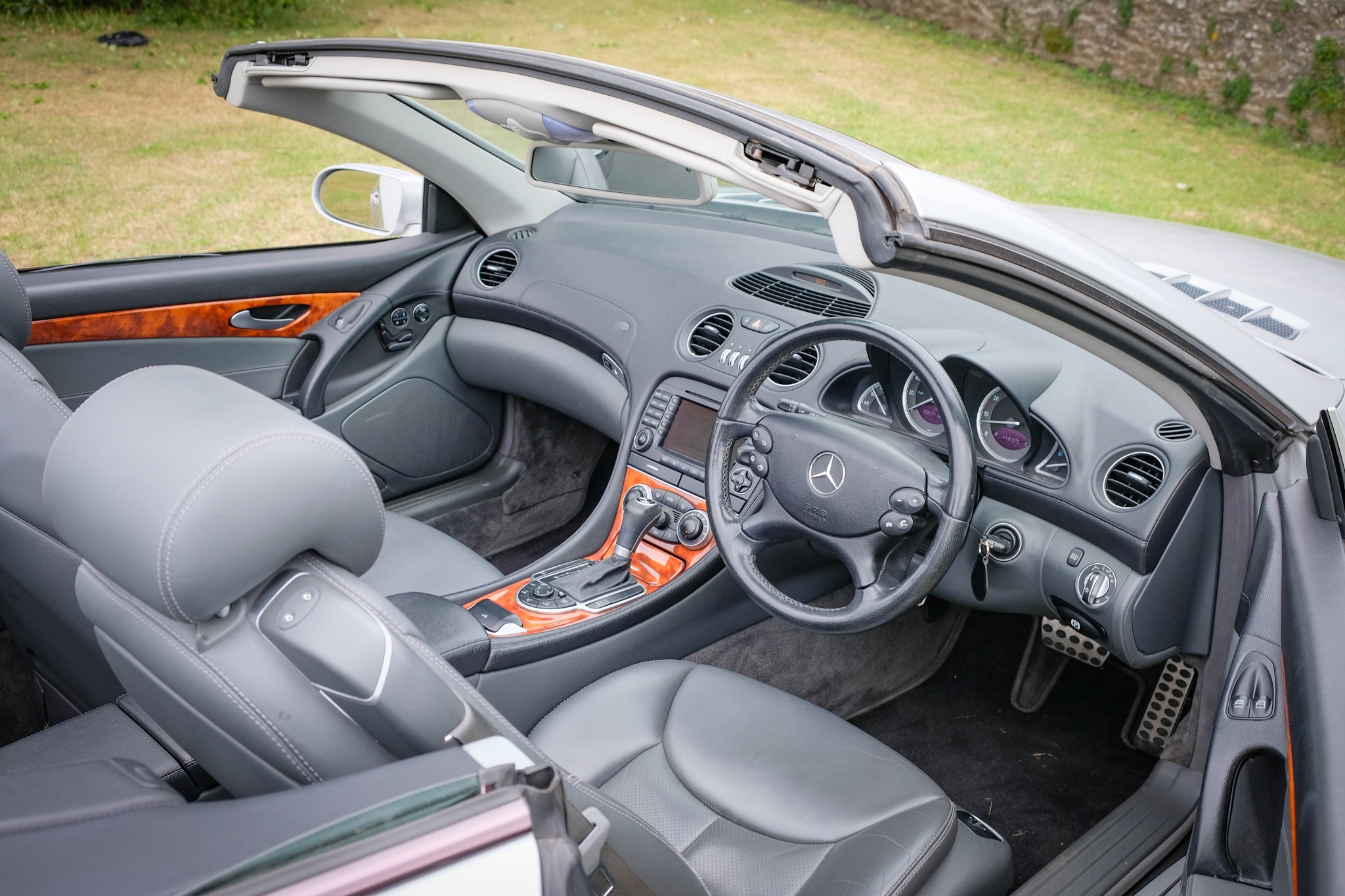 2004 Mercedes-Benz SL500