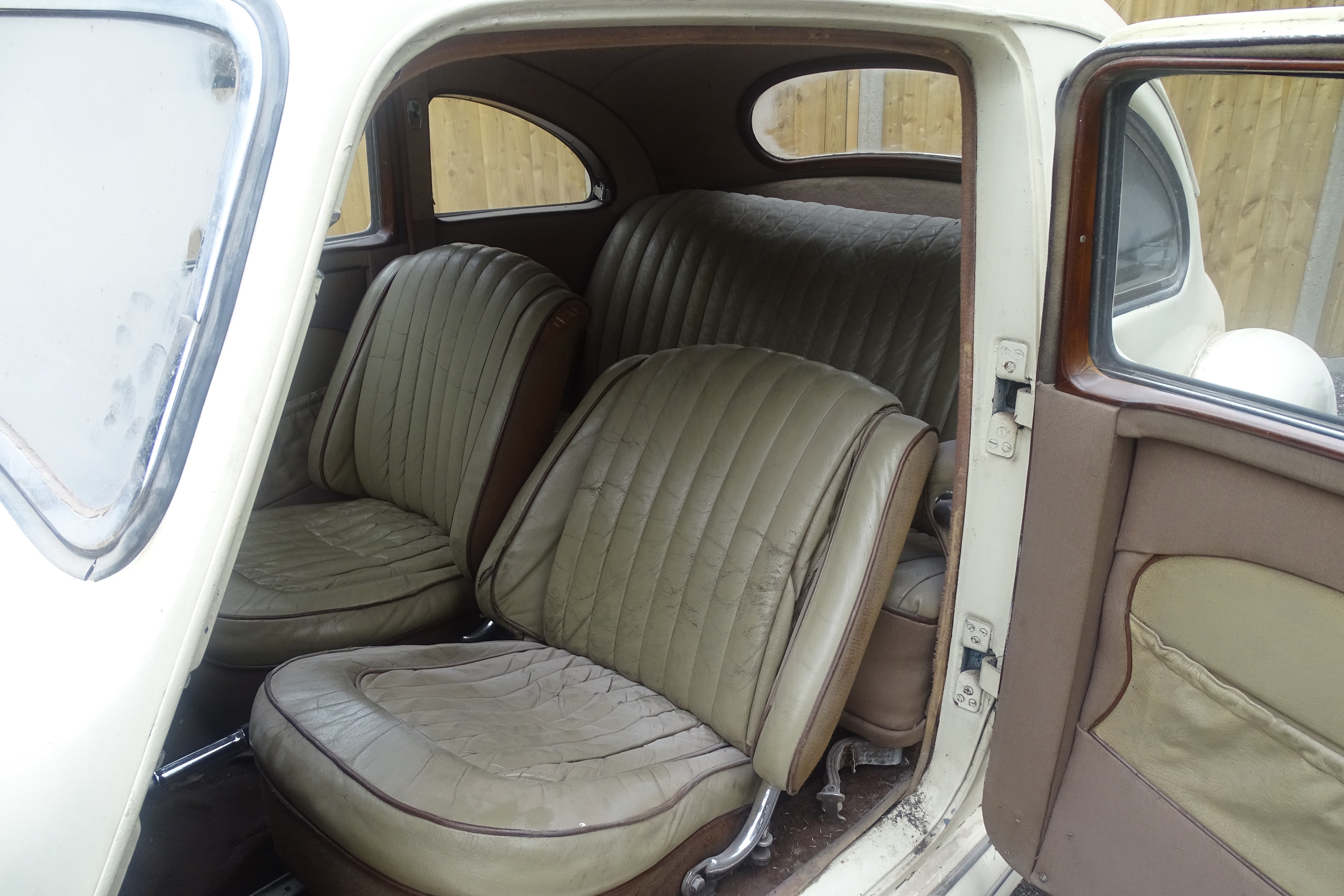Lot 336 - 1948 Bristol 400