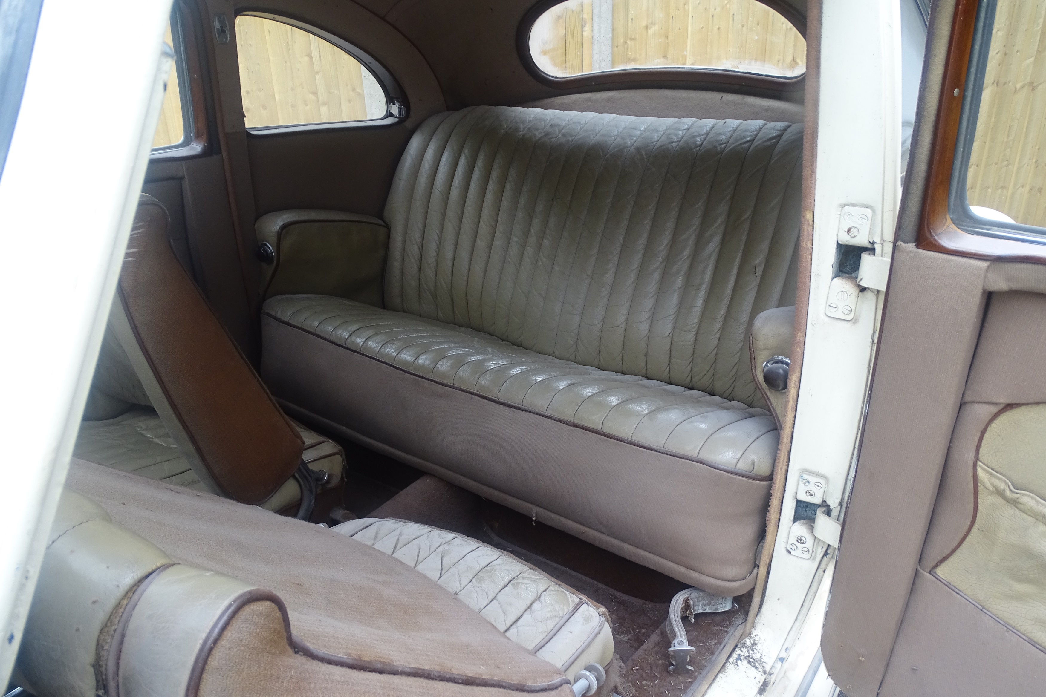 Lot 336 - 1948 Bristol 400