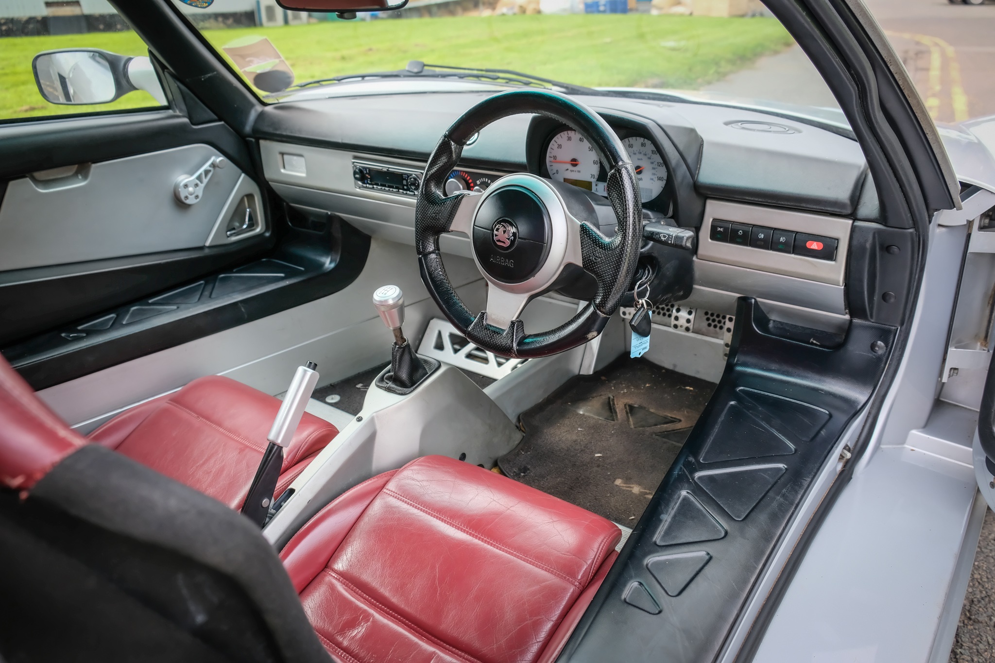 Lot 101 - 2001 Vauxhall VX220