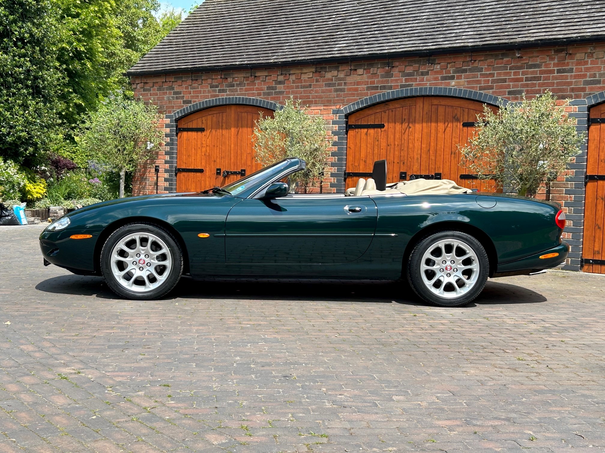 Lot 117 - 1999 Jaguar XKR Convertible