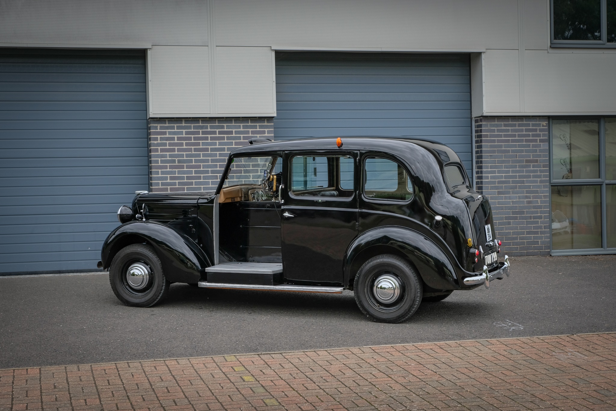 Lot 460 - 1957 Austin FX3D
