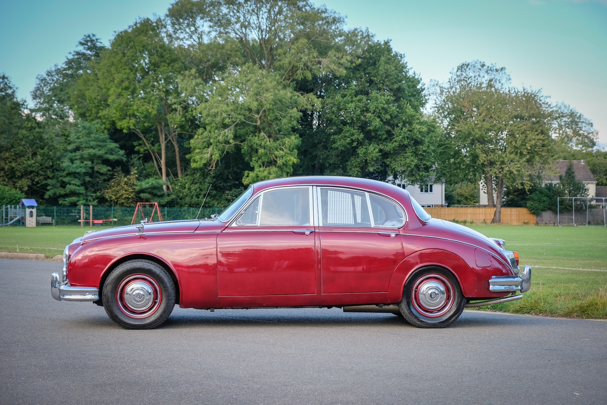 Lot 404 - 1966 Daimler 2.5 V8 Saloon