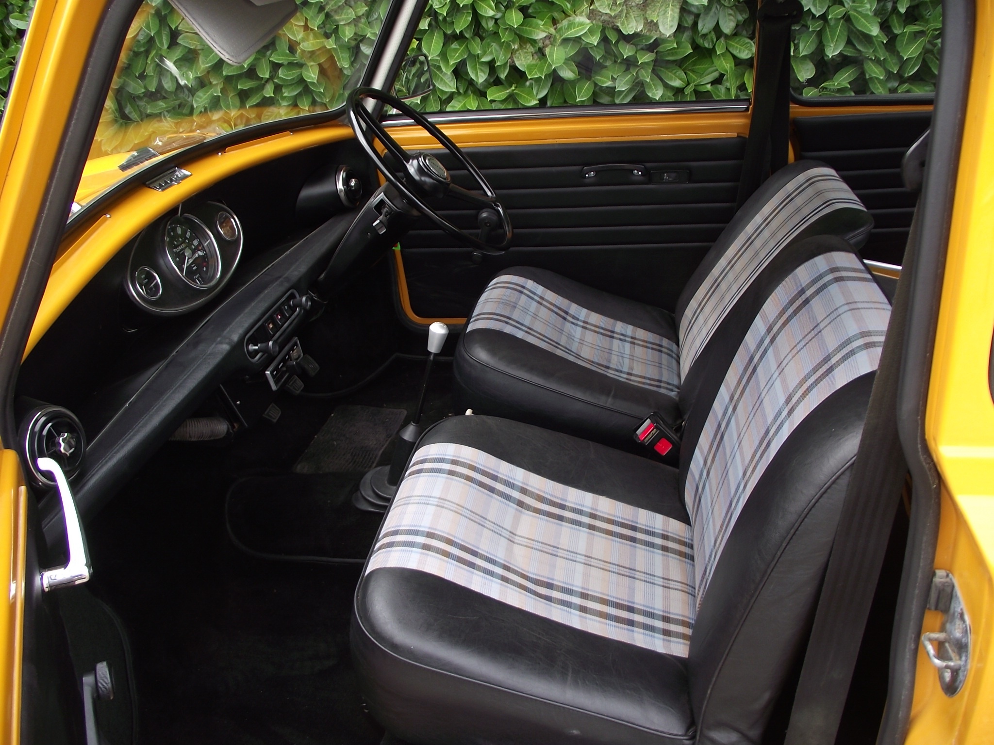 Lot 350 - 1977 Leyland Mini 1000