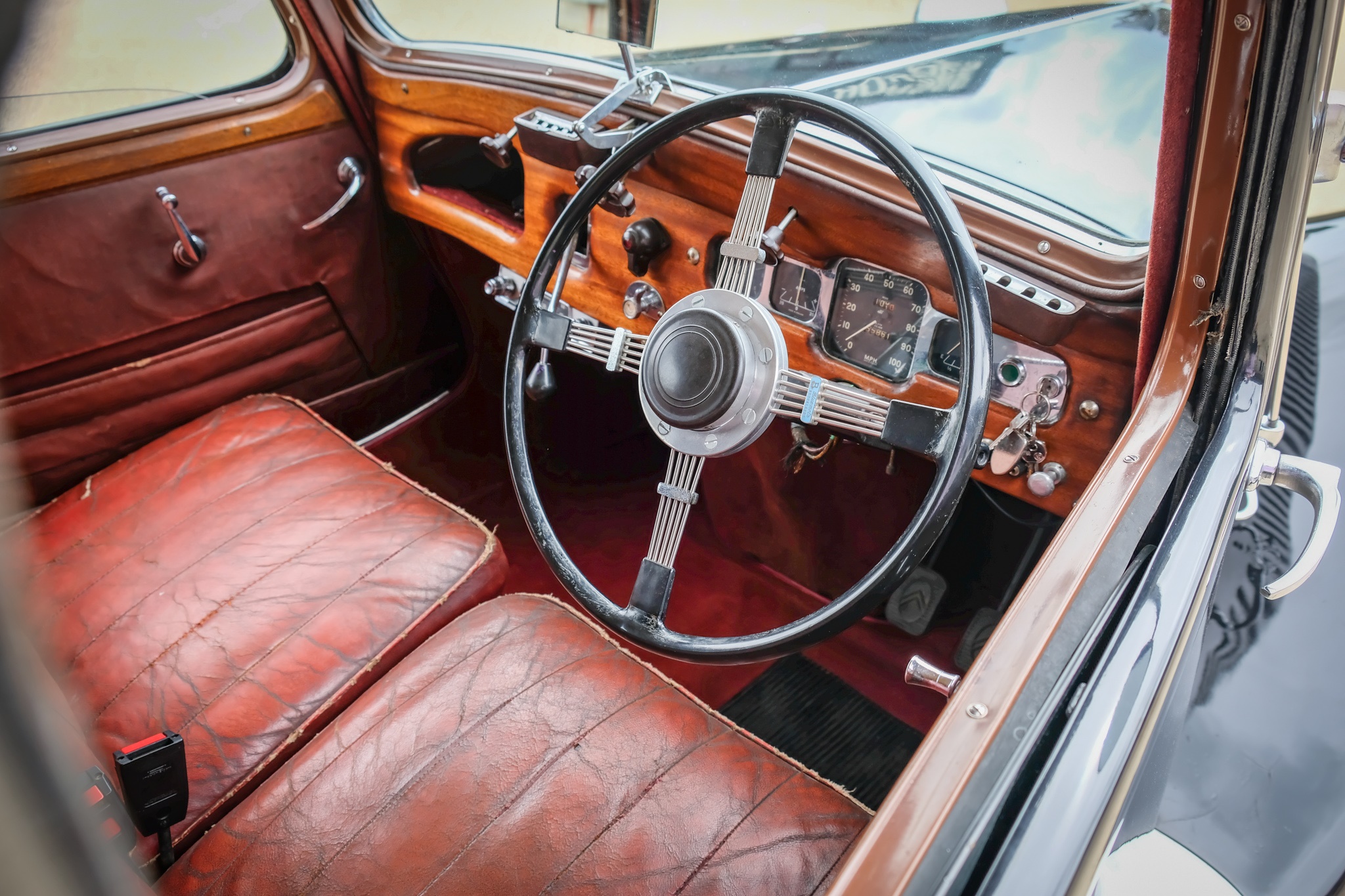 Lot 335 - 1950 Citroen Light 15 Traction Avant