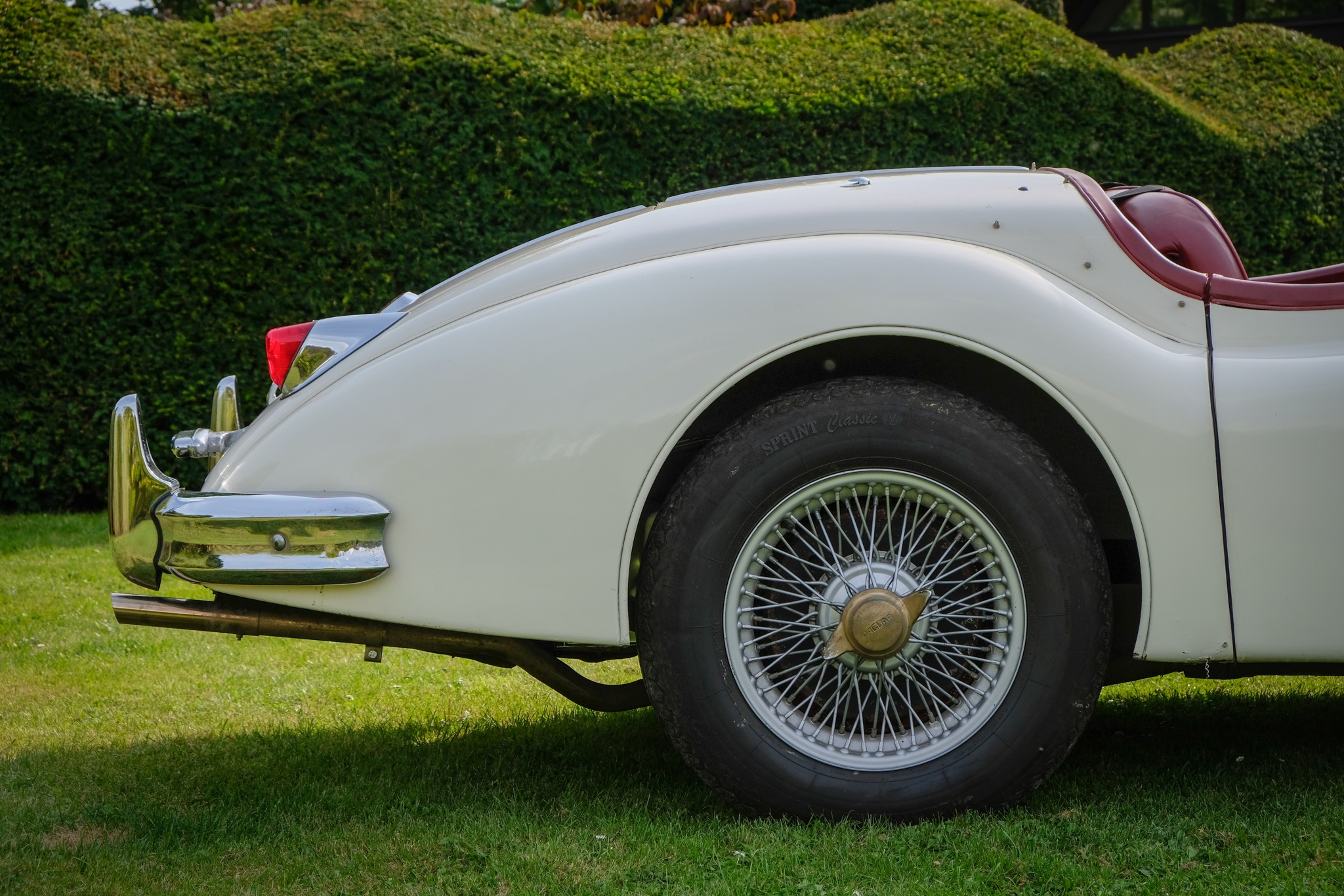 Lot 440 - 1955 Jaguar XK140 SE Roadster