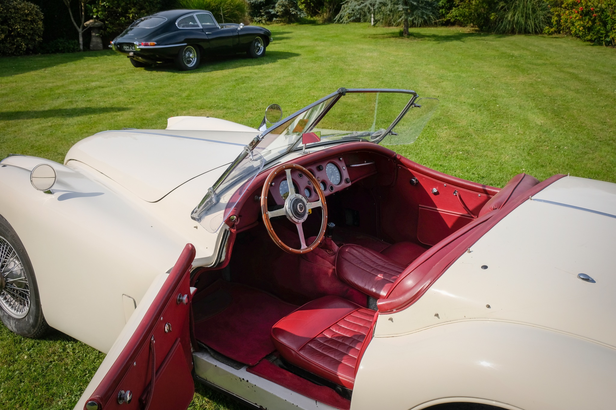 Lot 440 - 1955 Jaguar XK140 SE Roadster