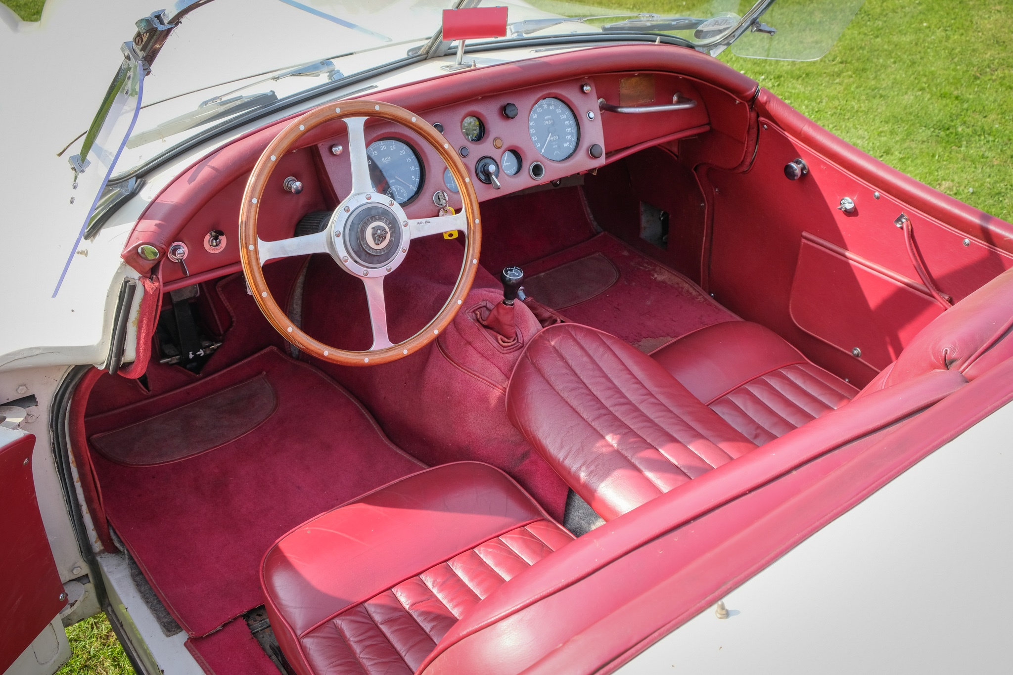Lot 440 - 1955 Jaguar XK140 SE Roadster