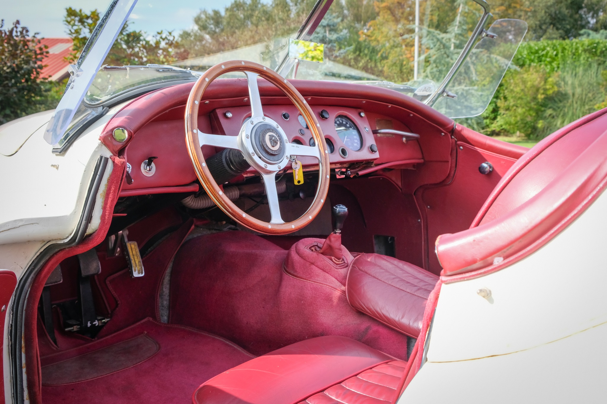 Lot 440 - 1955 Jaguar XK140 SE Roadster
