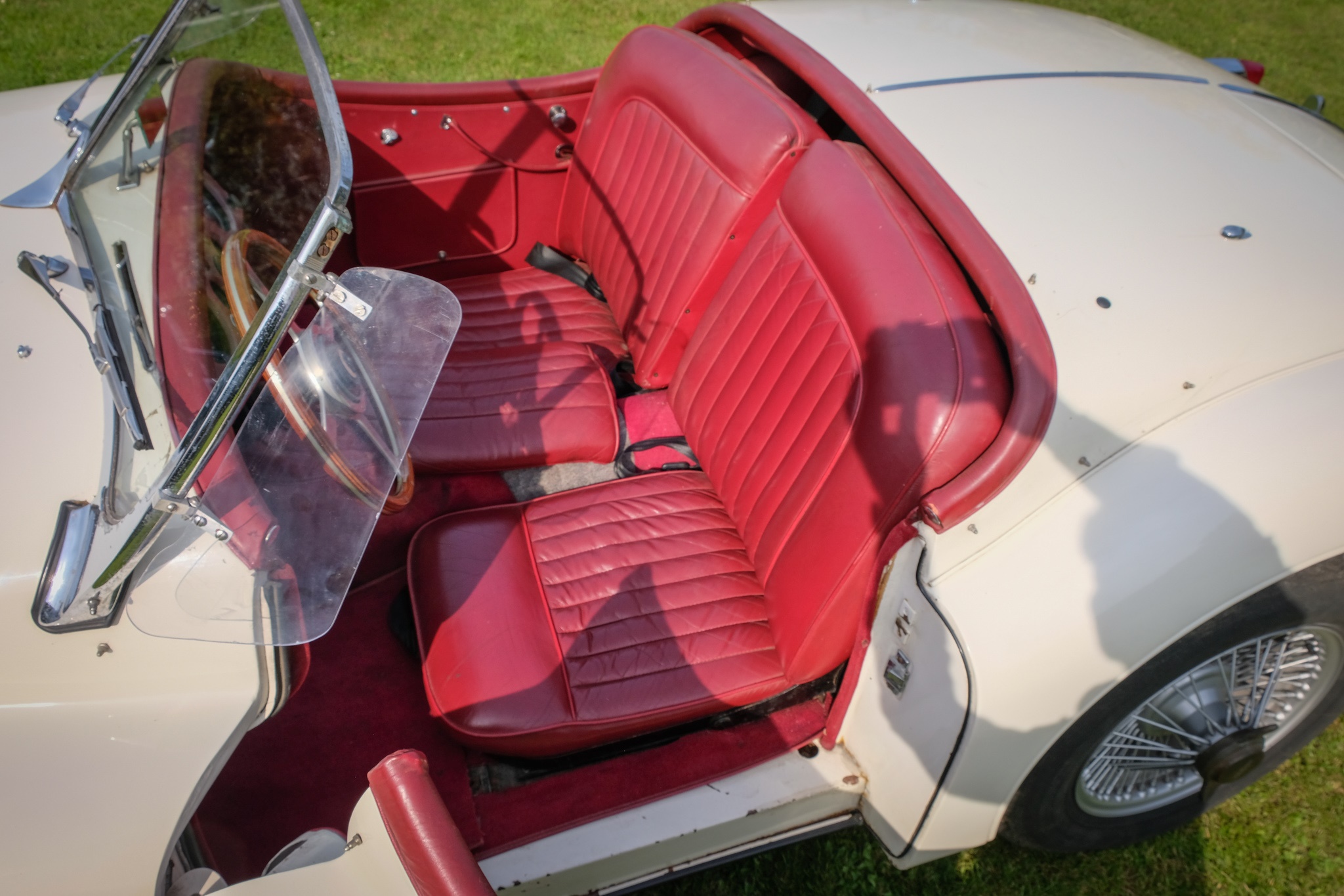 Lot 440 - 1955 Jaguar XK140 SE Roadster