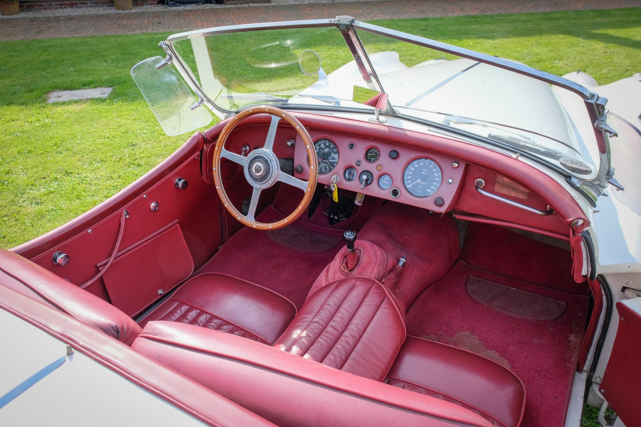 Lot 440 - 1955 Jaguar XK140 SE Roadster