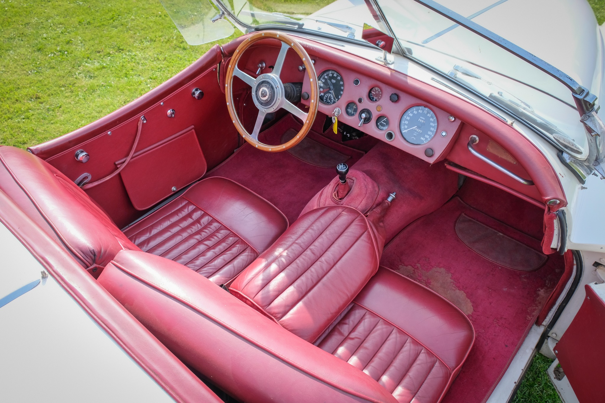 Lot 440 - 1955 Jaguar XK140 SE Roadster