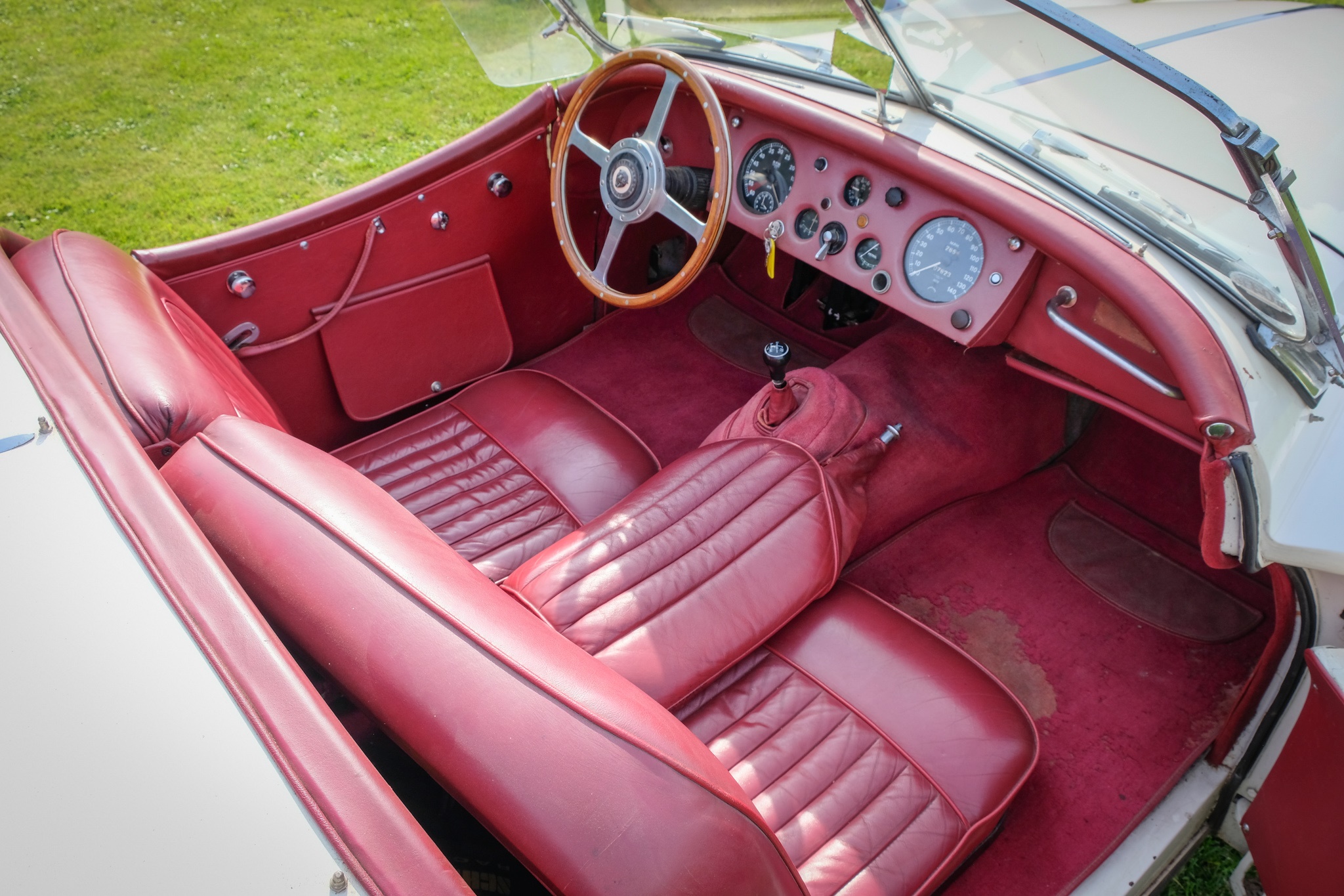 Lot 440 - 1955 Jaguar XK140 SE Roadster
