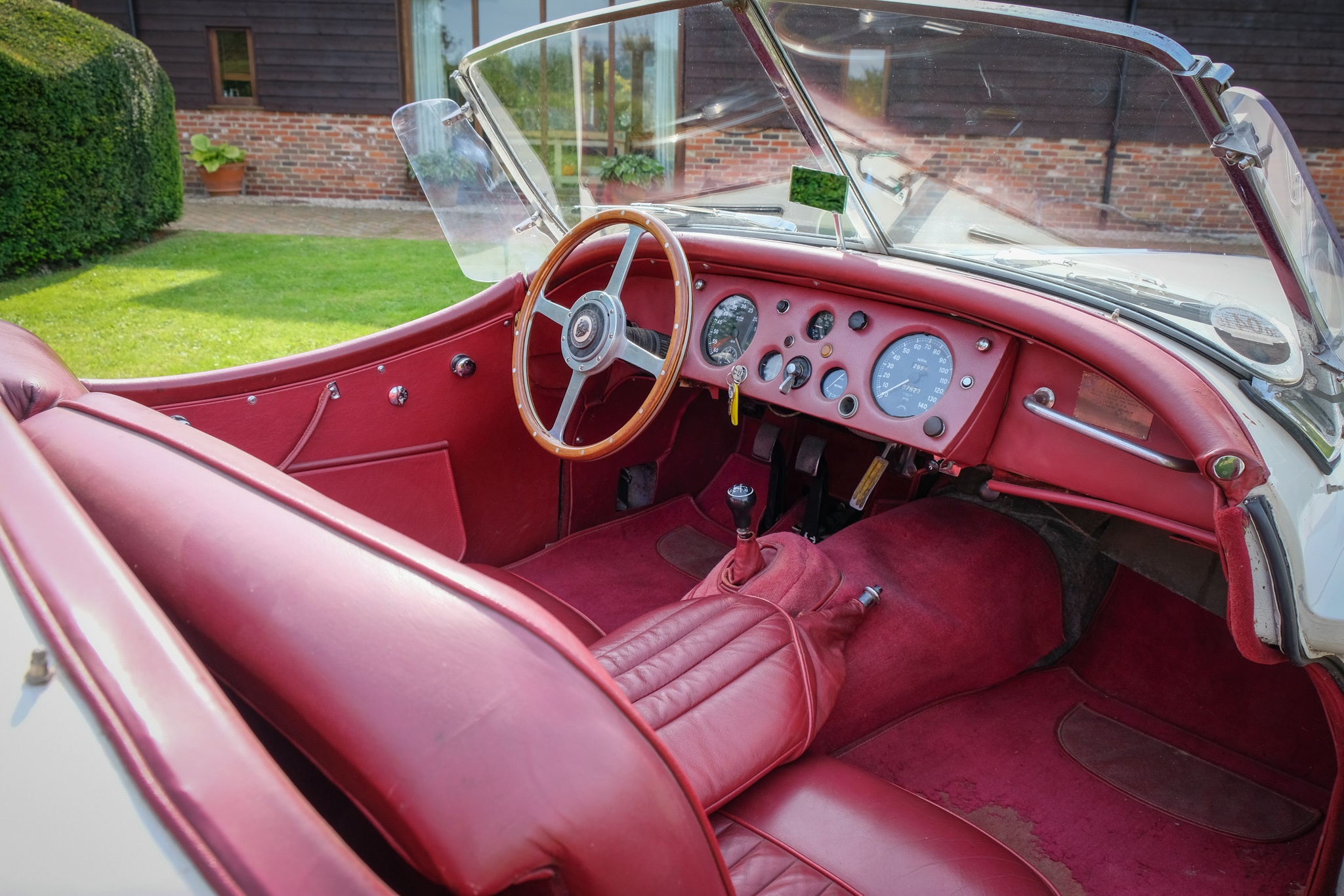 Lot 440 - 1955 Jaguar XK140 SE Roadster