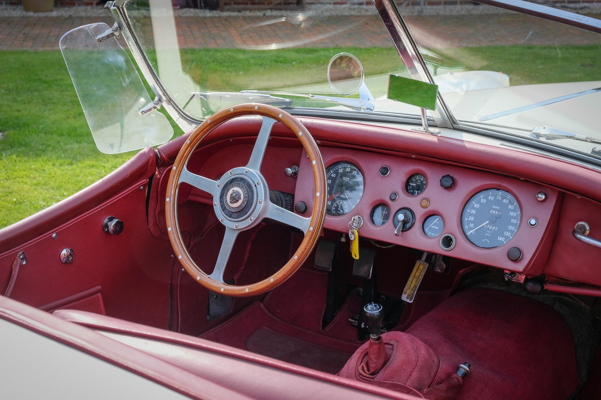 Lot 440 - 1955 Jaguar XK140 SE Roadster