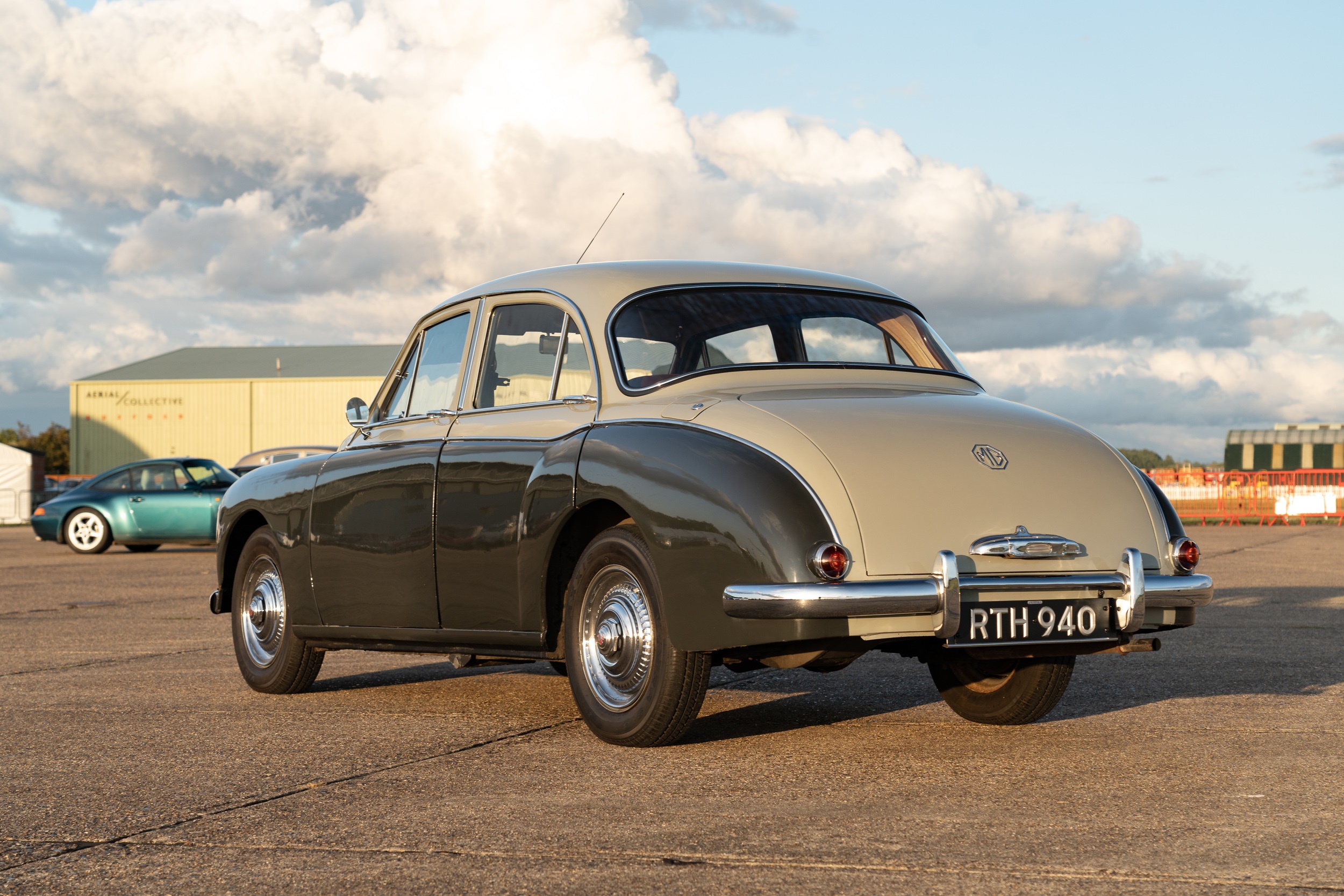 Lot 471 - 1958 MG Magnette ZB Varitone